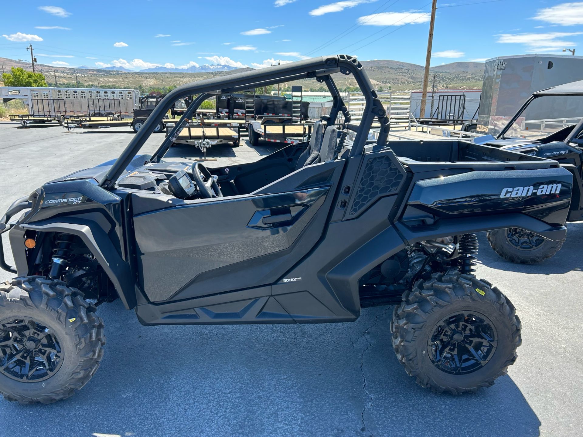 New 2023 Can-Am Commander XT 700 Triple Black | Utility Vehicles in ...