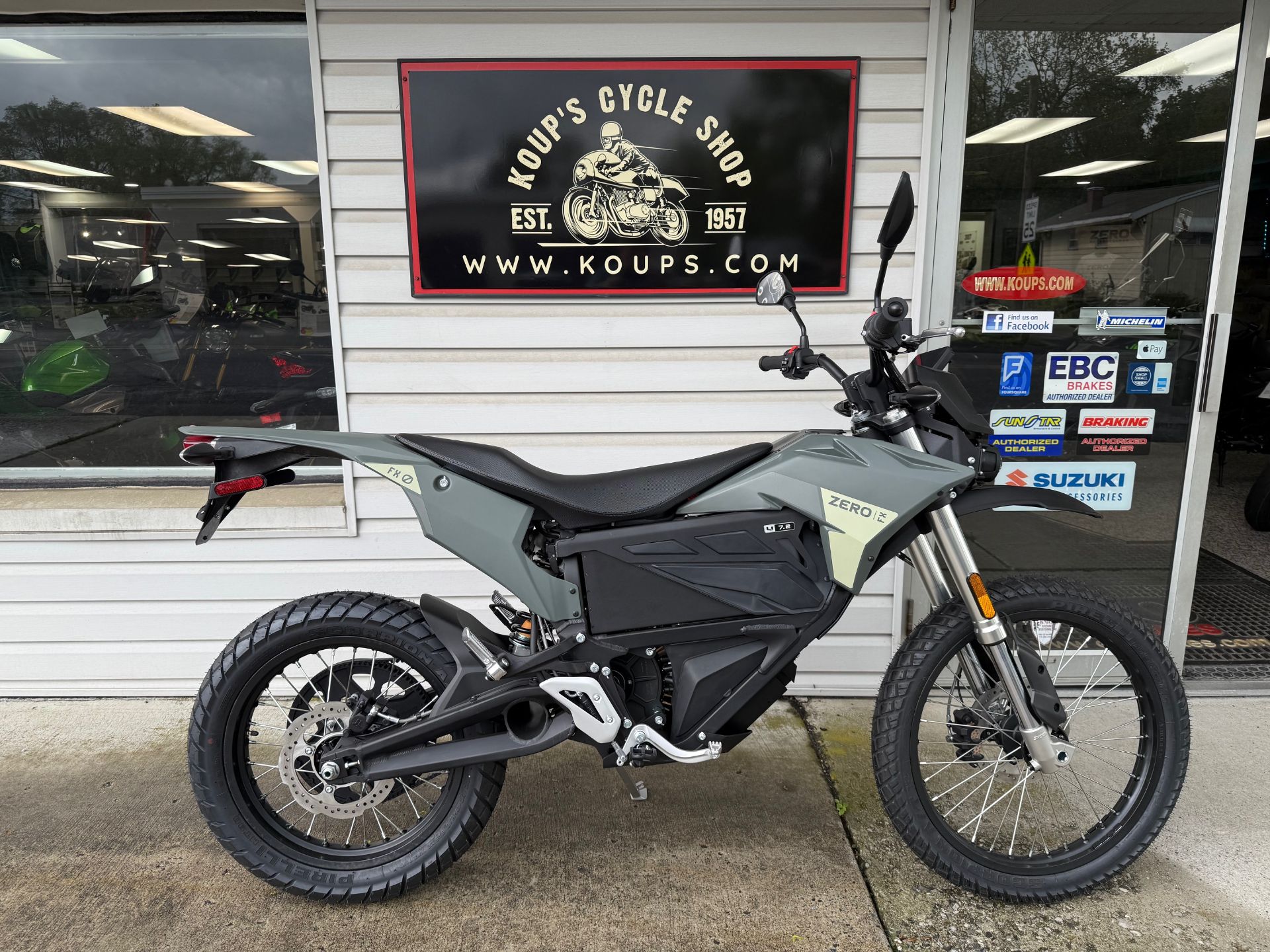 New 2025 Zero Motorcycles FX, Harrisburg PA | Specs, Price, Photos | Slate / Green ZER027585