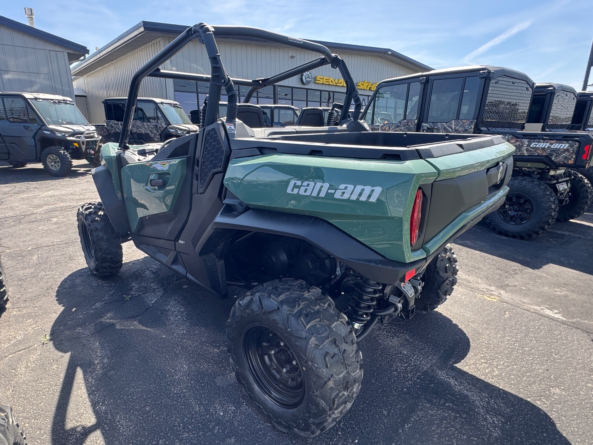 New 2025 Can-Am Commander DPS 700, Roscoe IL | Specs, Price | Utility ...