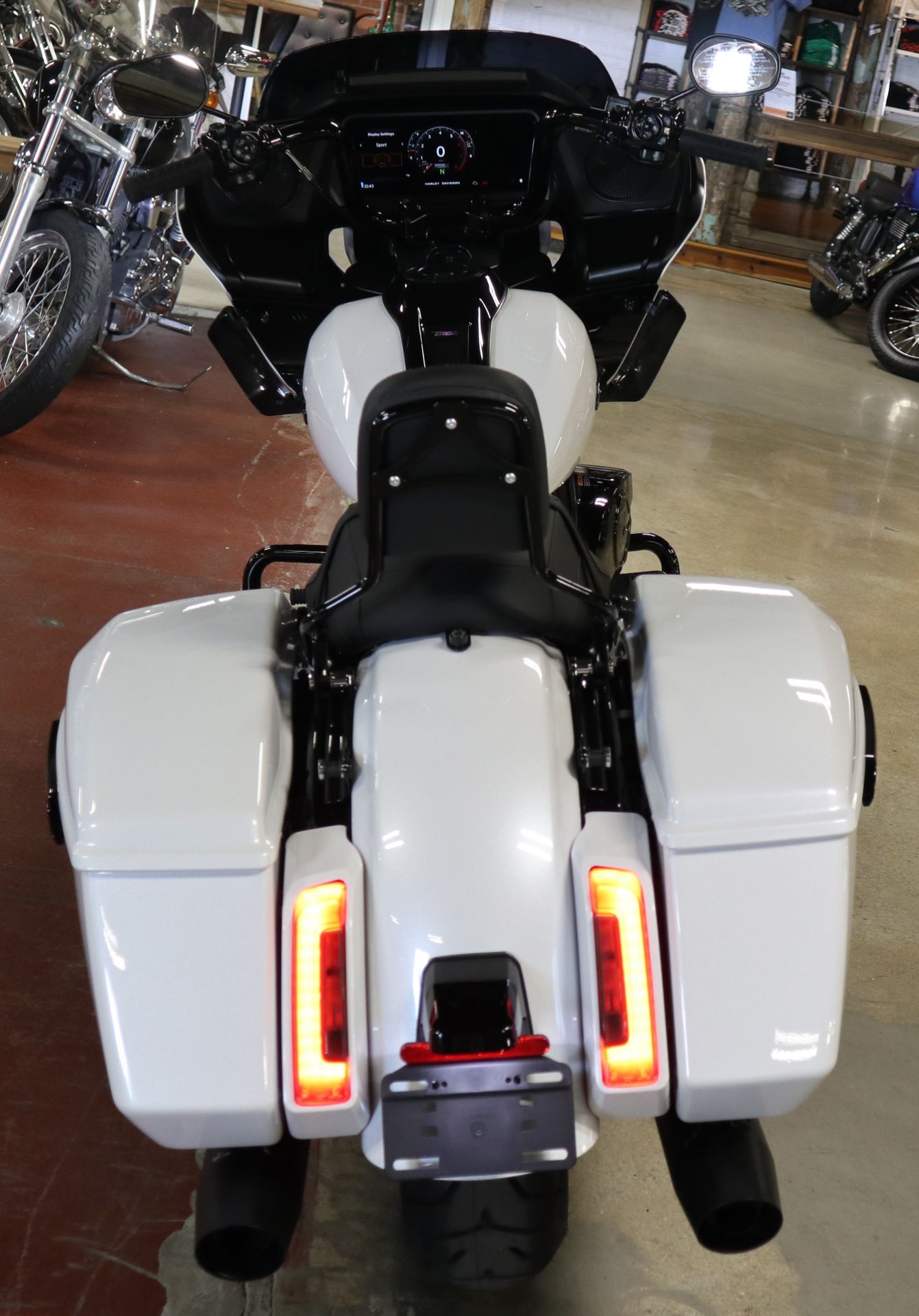 New 2025 Harley-Davidson Road Glide® White Onyx Pearl (Black Finish ...