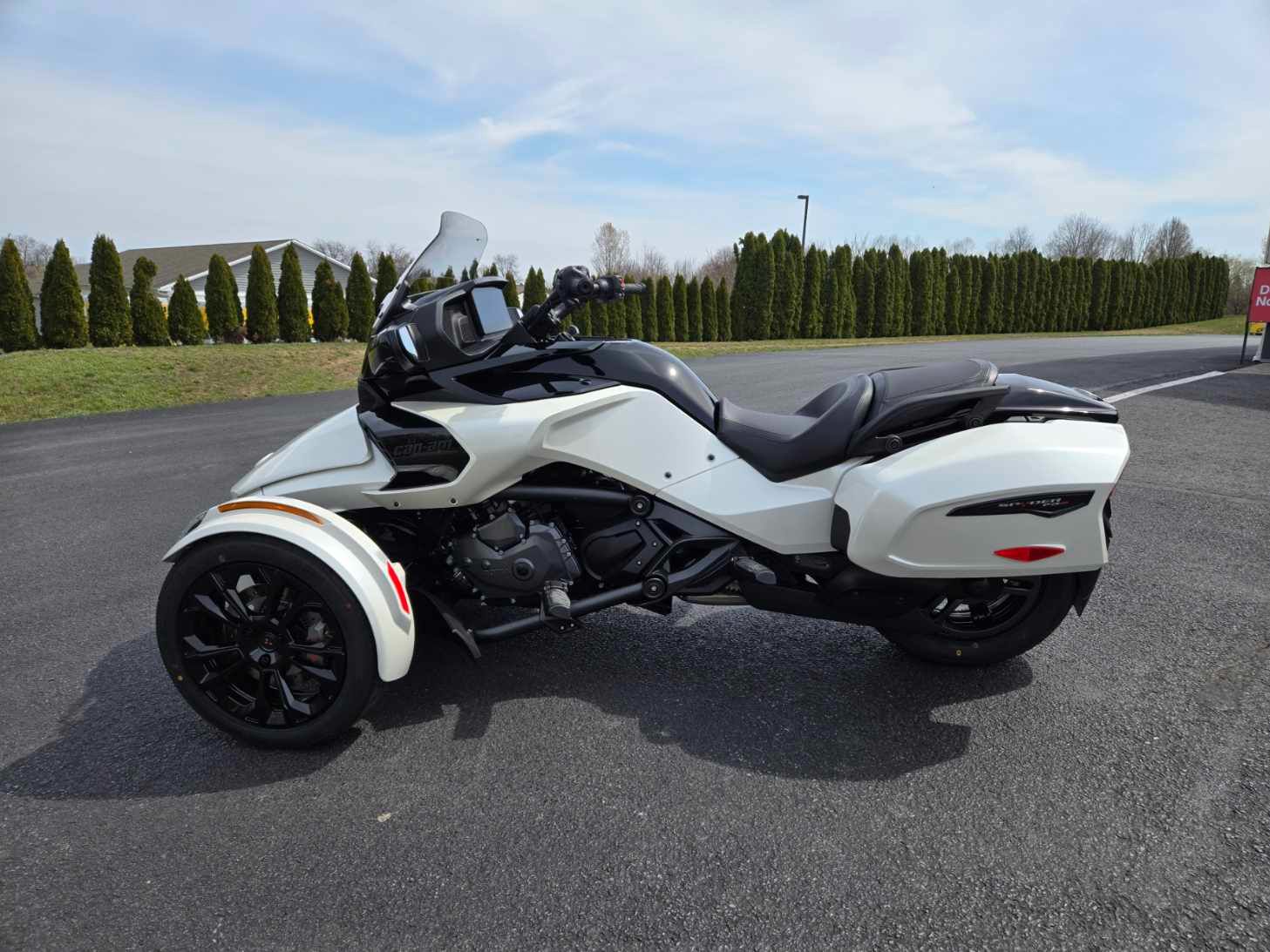 2024 Can-Am Spyder F3-T in PA | Specs, Price | New Pearl White CAN-H6RA