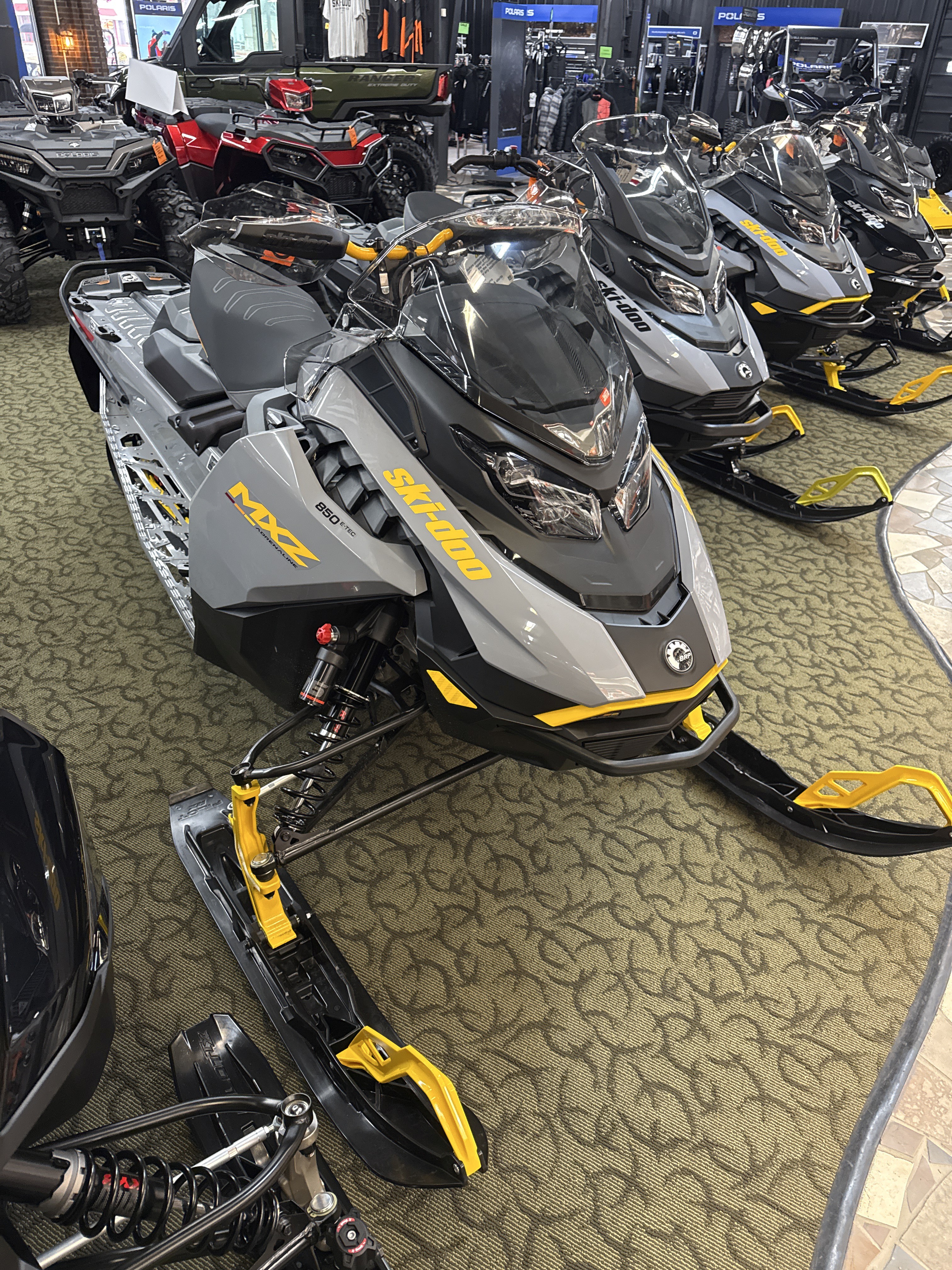 2025 Ski-Doo MXZ Adrenaline With Blizzard Package 600R E-TEC 129 1.25 ...