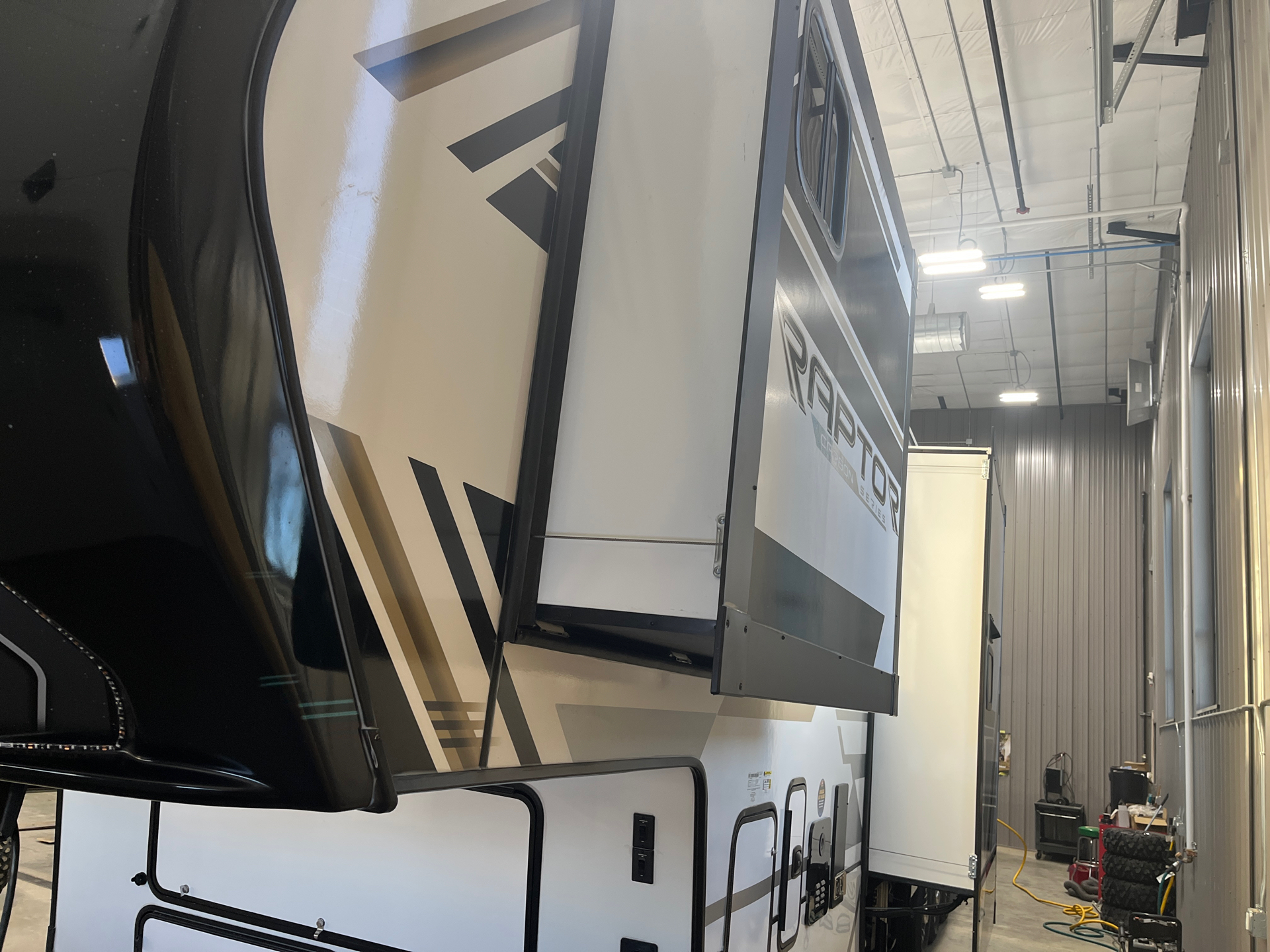 New 2025 Keystone RV Carbon 398 - Toy Hauler | RVs in Bismarck ND ...