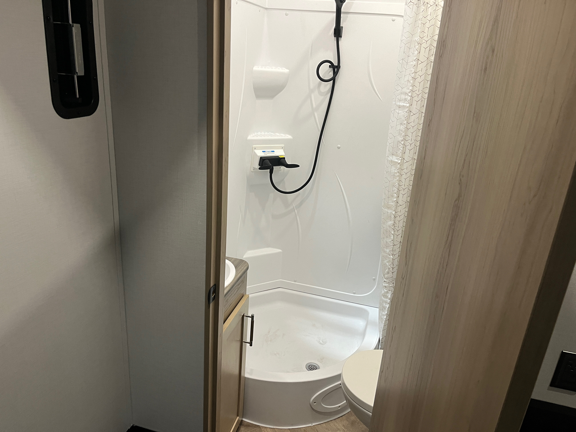 New 2025 Keystone RV Carbon 398 - Toy Hauler | RVs in Bismarck ND ...