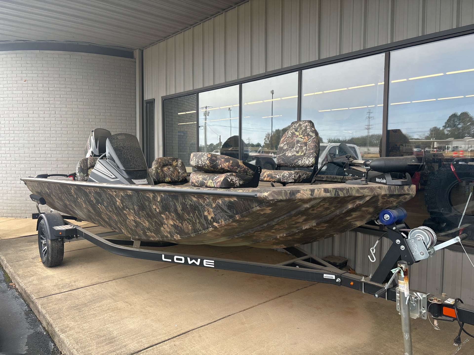 Lowe fishing boats store