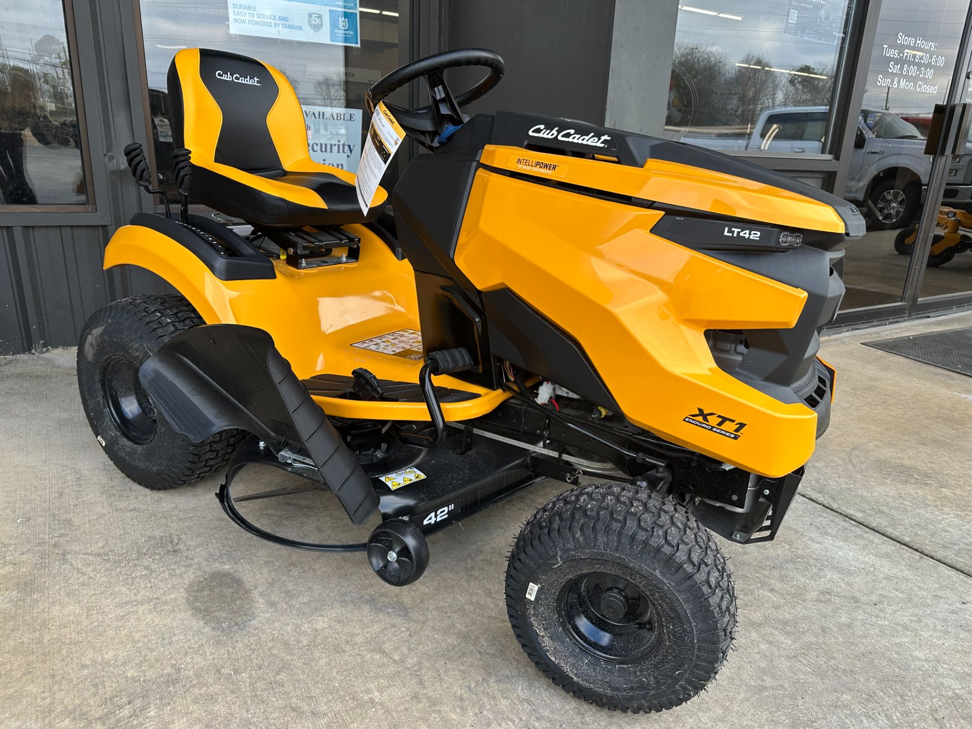Cub Cadet Xt1 42 In Gas Powered Intellipower Riding Lawn Mower Wallpaper For Iphone