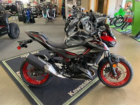 New 2025 Kawasaki Z500 SE ABS Candy Persimmon Red / Metallic Flat Spark ...