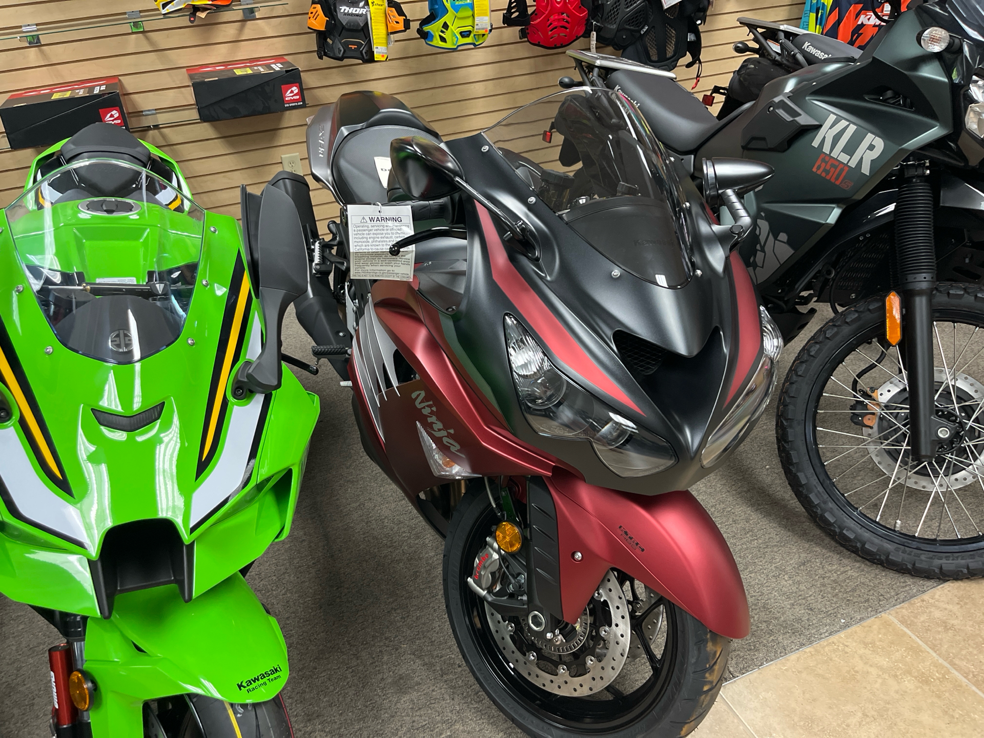 New 2025 Kawasaki Ninja® ZX™-14R ABS Metallic Matte Sovereign Red ...