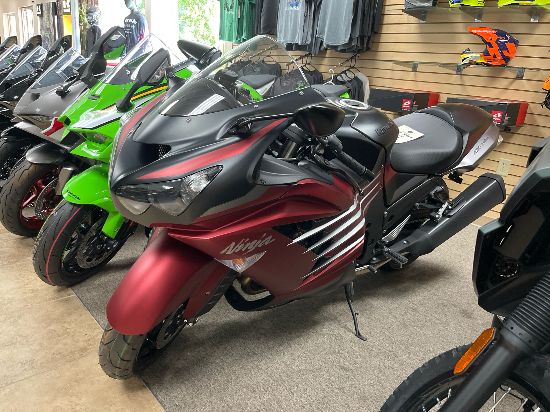 New 2025 Kawasaki Ninja ZX-14R ABS Metallic Matte Sovereign Red ...