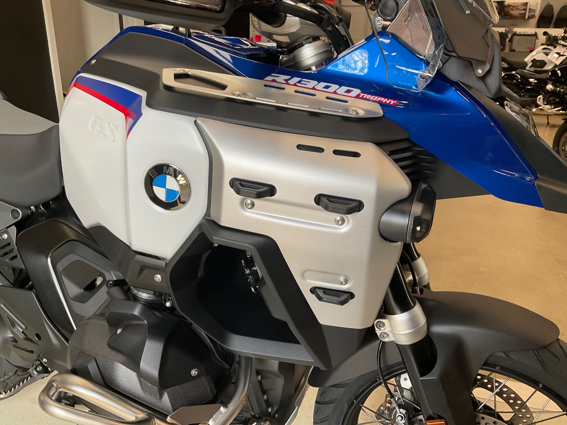 New 2025 BMW R 1300 GS Adventure Style GS Trophy - Racing Blue Metallic | Motorcycles in ...