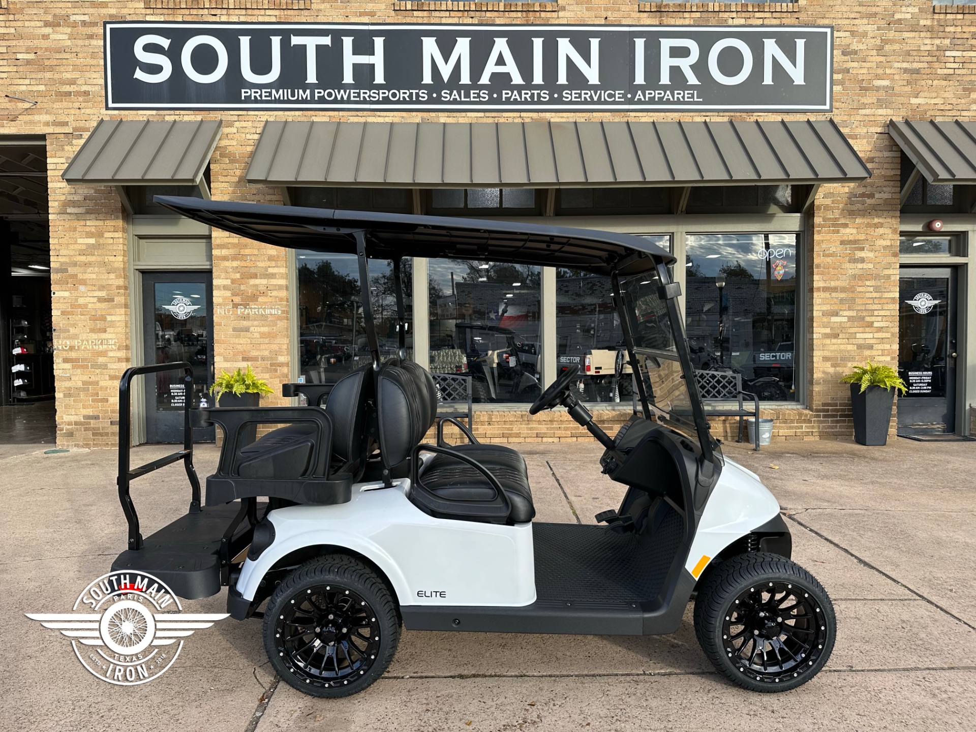 New 2024 E-Z-GO Freedom RXV 2+2 ELiTE | Golf Carts in Paris TX | E-Z807749 Bright White