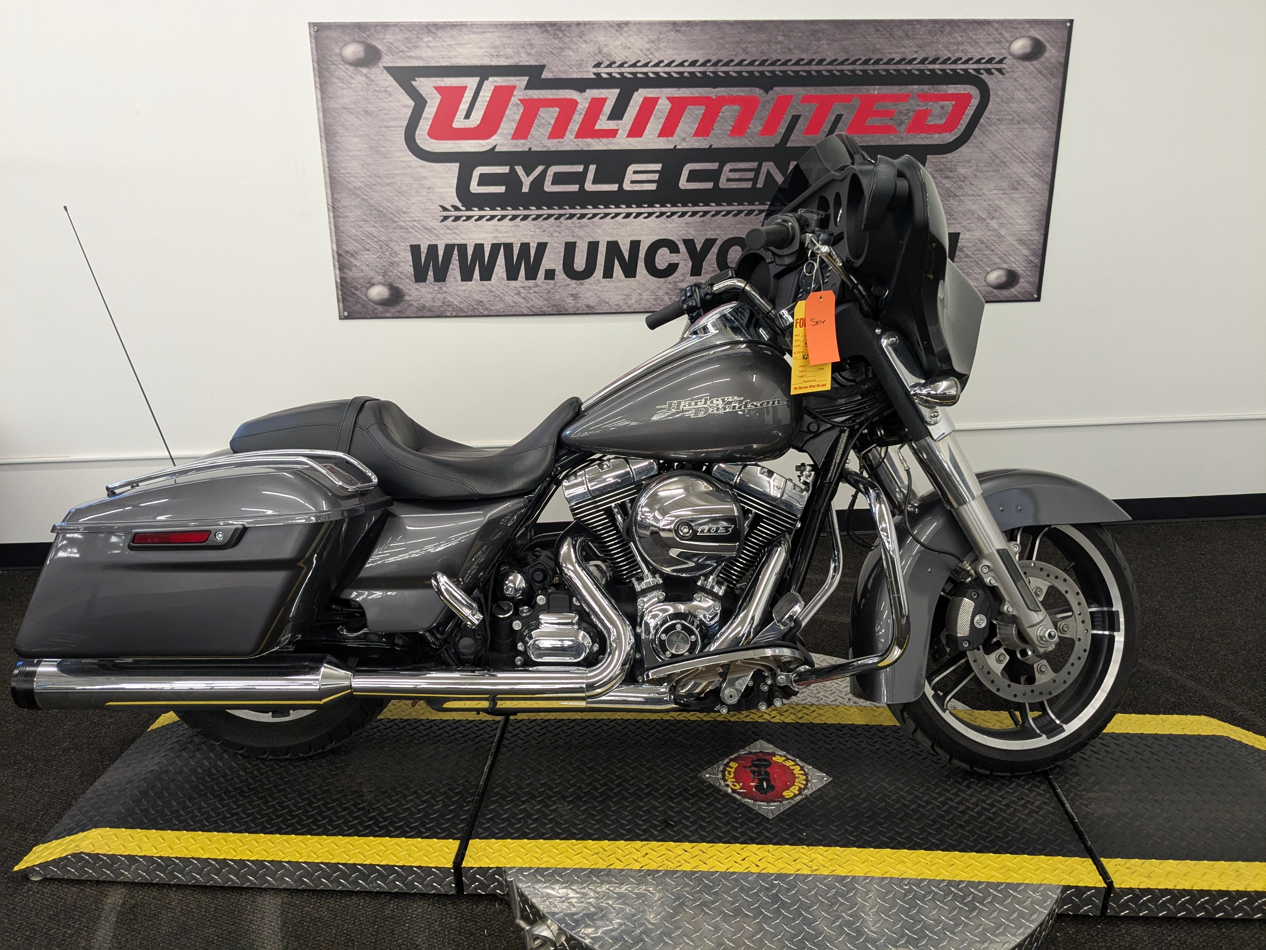 2014 Harley-Davidson Street Glide® in Tyrone, Pennsylvania - Photo 2