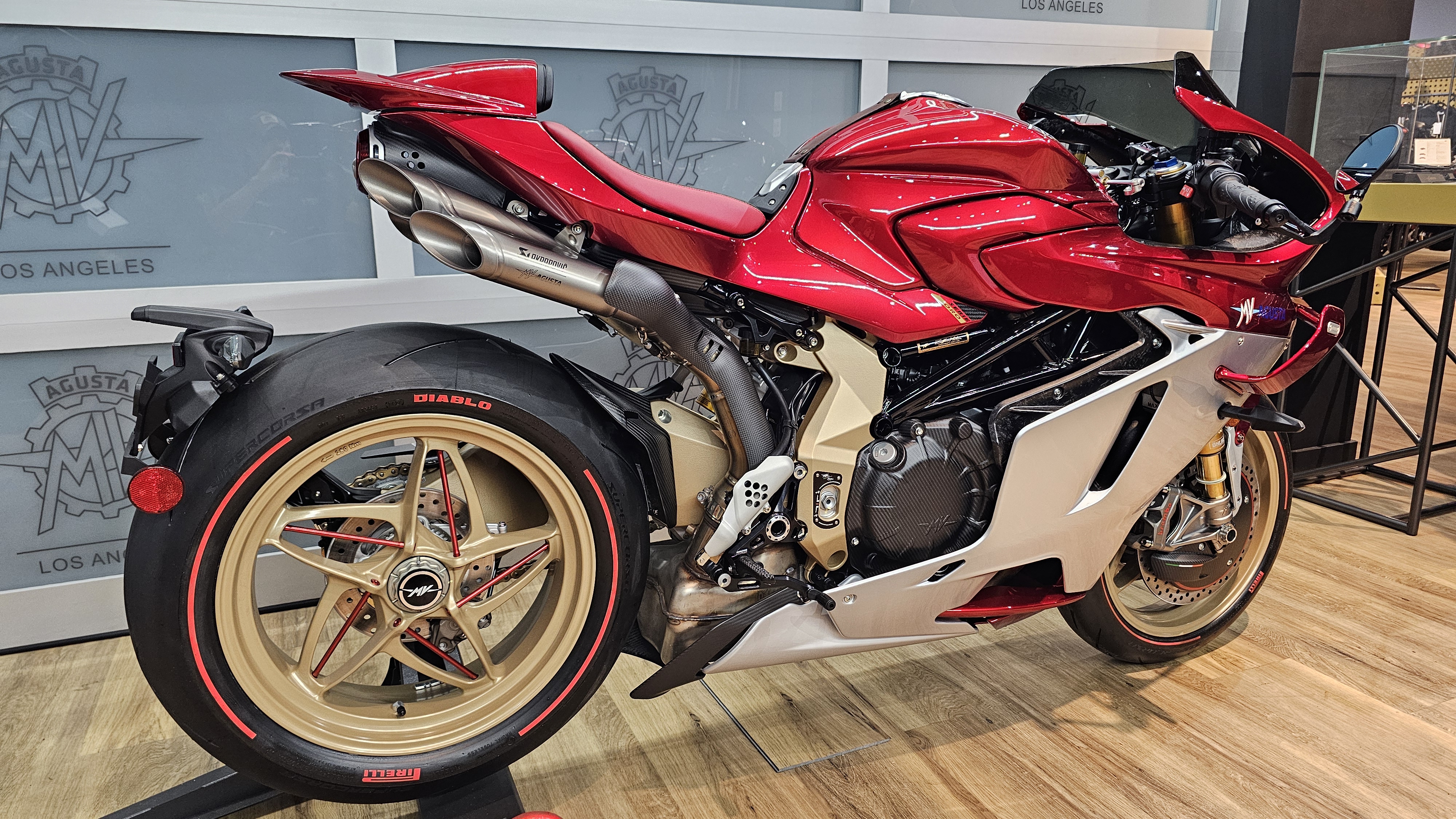 New 2025 MV Agusta Superveloce 1000 Serie Oro, Santa Monica CA | Specs ...