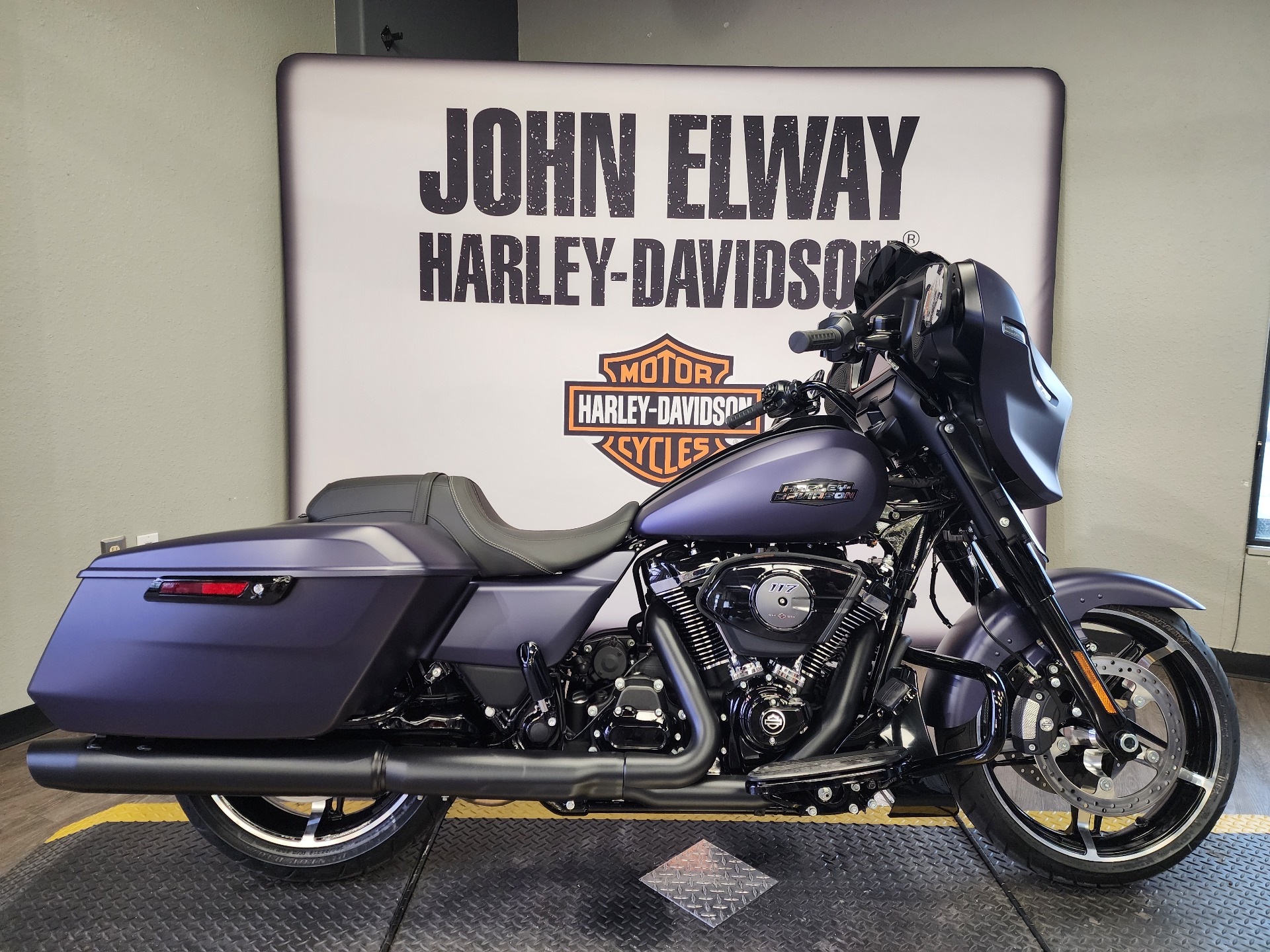 2025 Harley-Davidson Street Glide® in Purple Abyss Denim (Black Finish ...