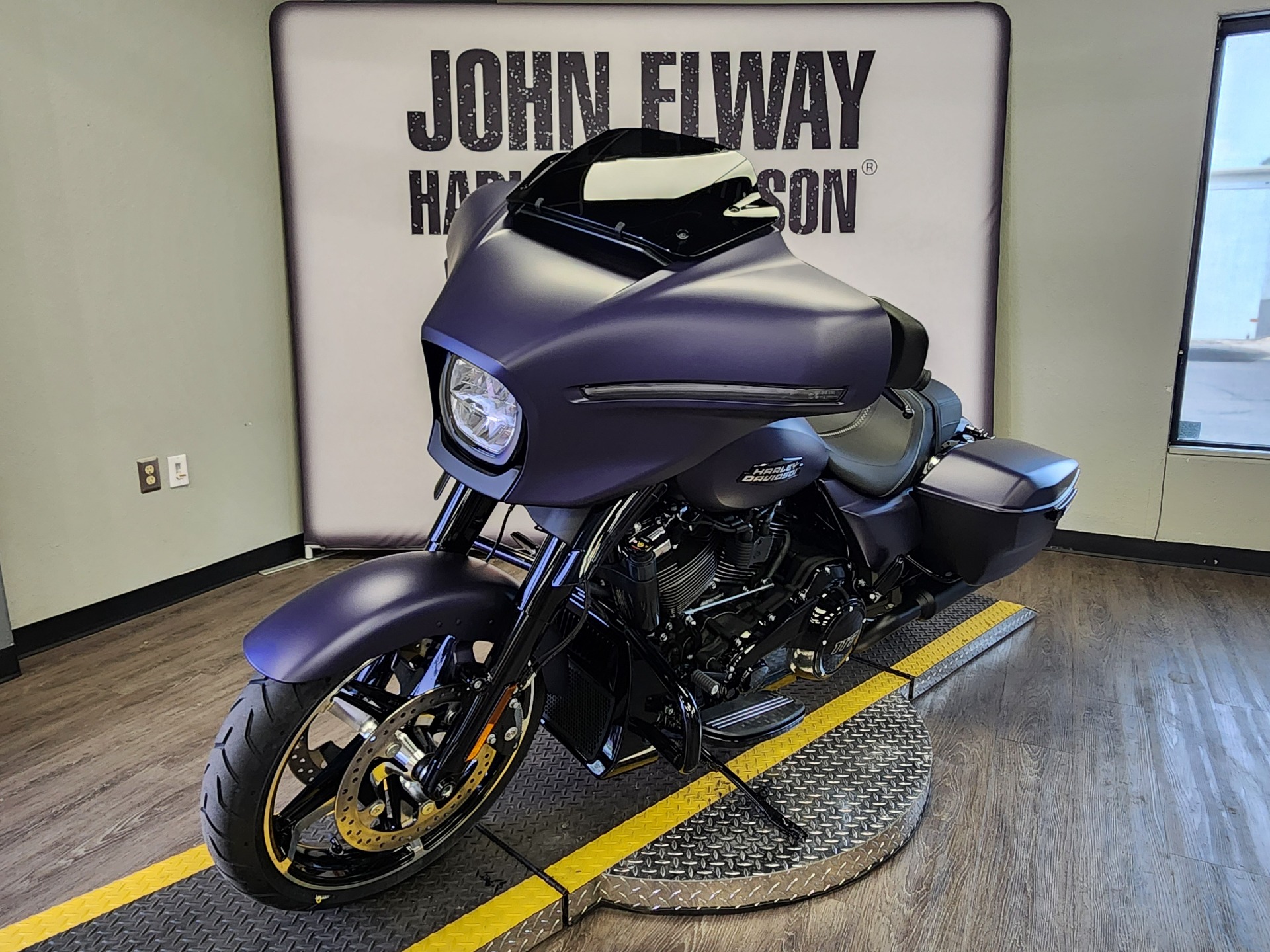 2025 Harley-Davidson Street Glide® in Purple Abyss Denim (Black Finish ...