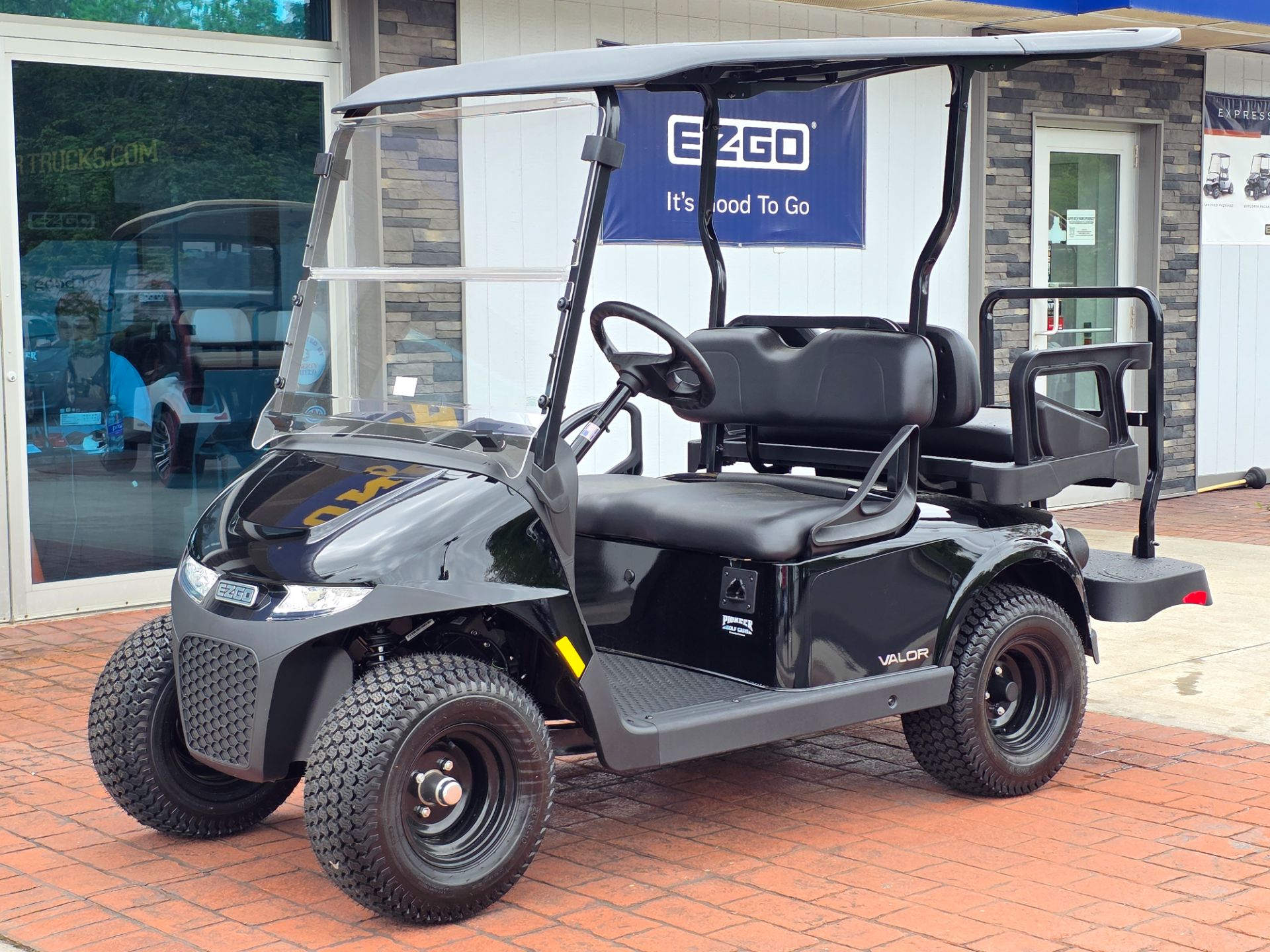 New 2025 E-Z-GO Valor 4 Electric, Avon NY | Specs, Price, Photos ...