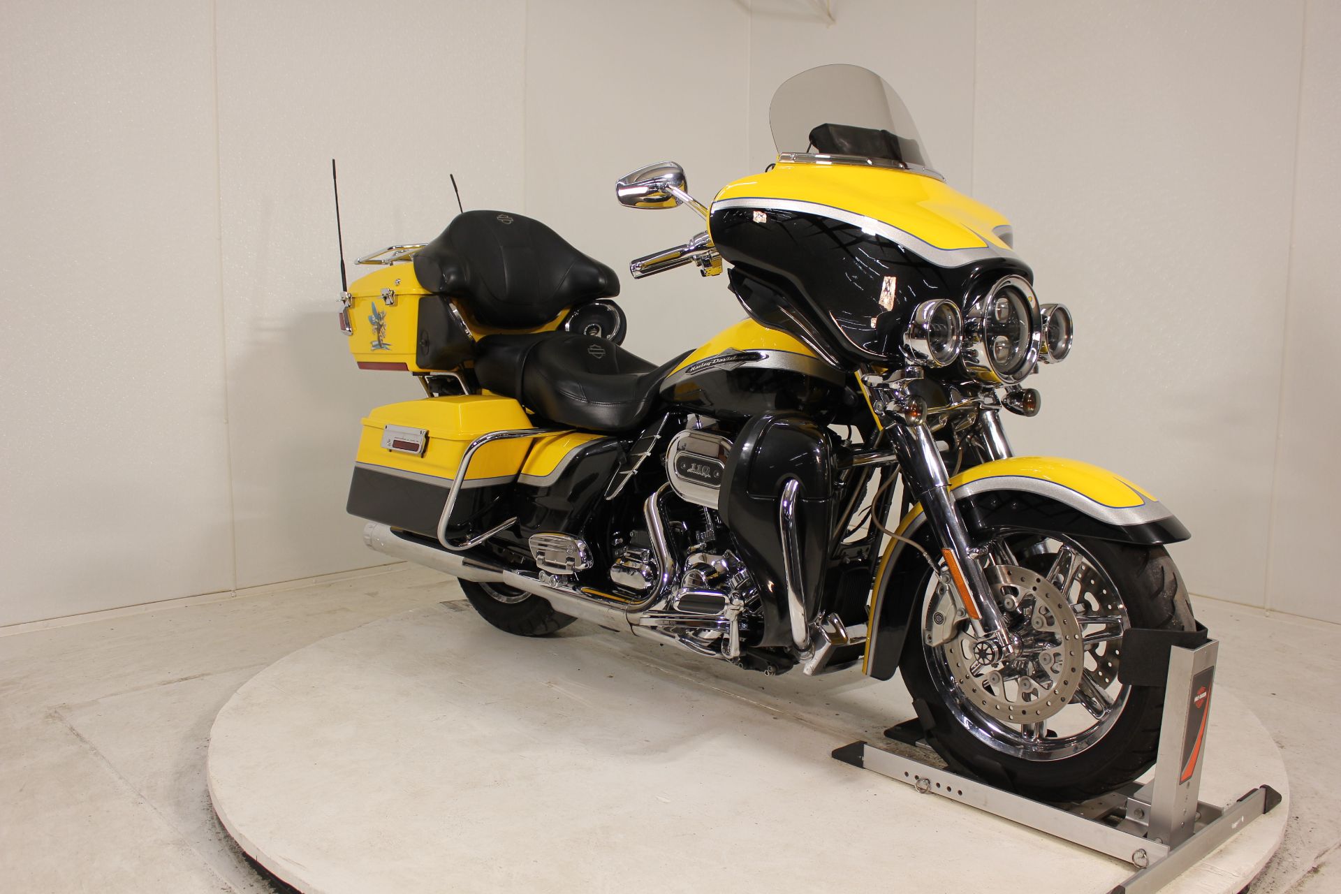Used 2012 Harley-Davidson CVO™ Ultra Classic® Electra Glide® Crystal ...
