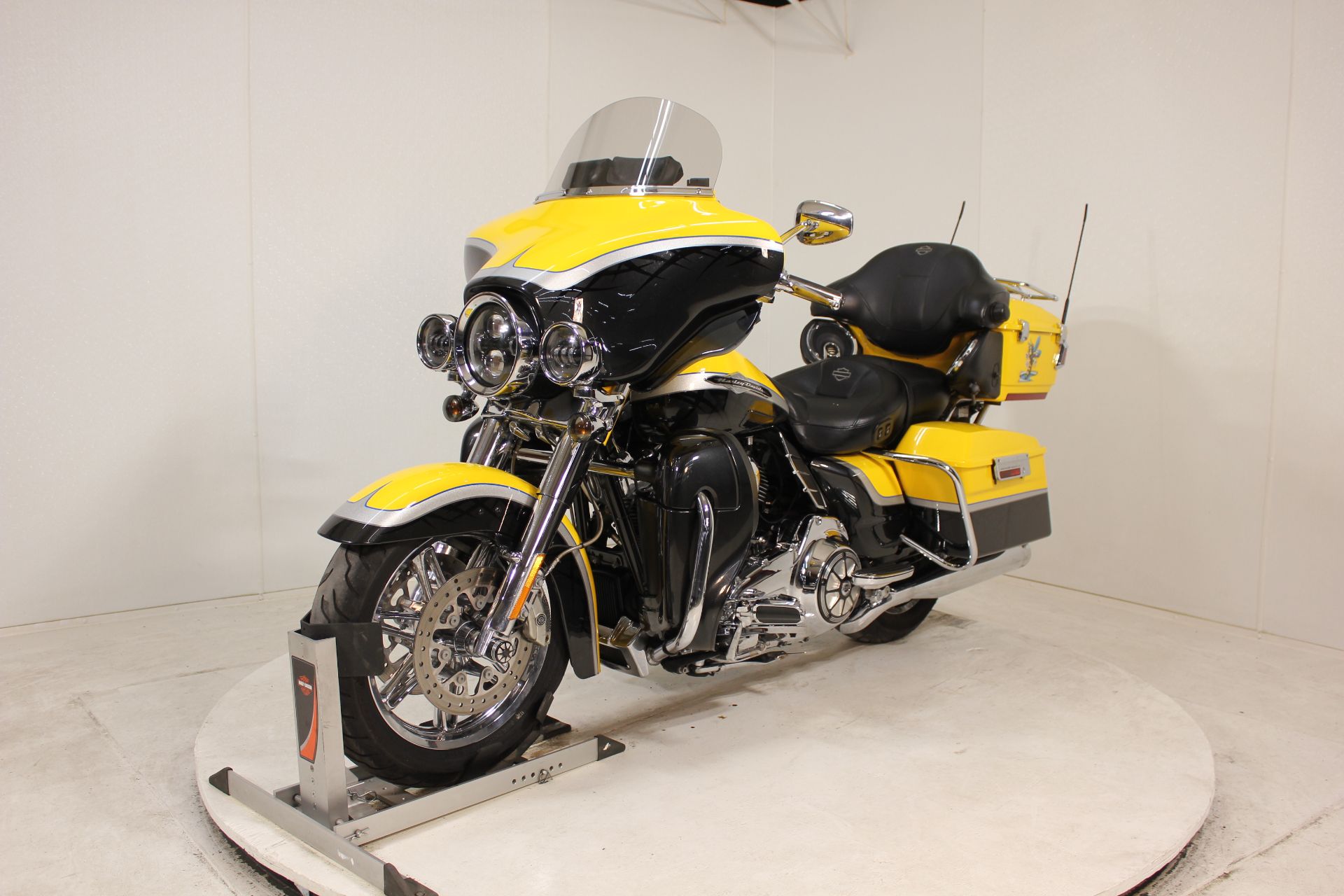 Used 2012 Harley-Davidson CVO™ Ultra Classic® Electra Glide® Crystal ...