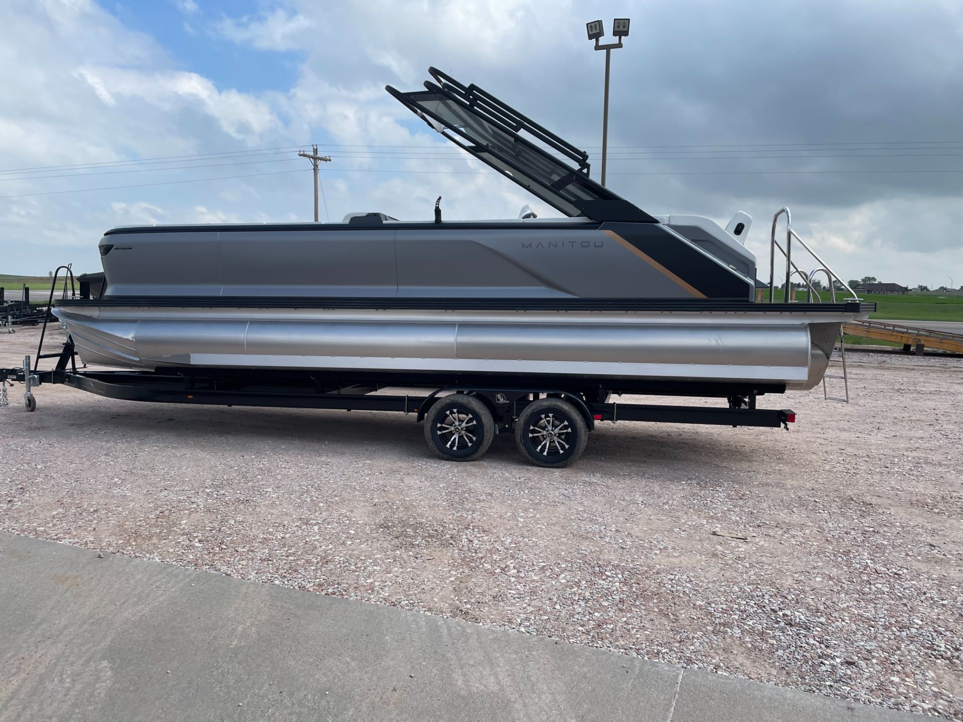 New 2023 Manitou Explore 26 Switchback | Power Boats Outboard in ...