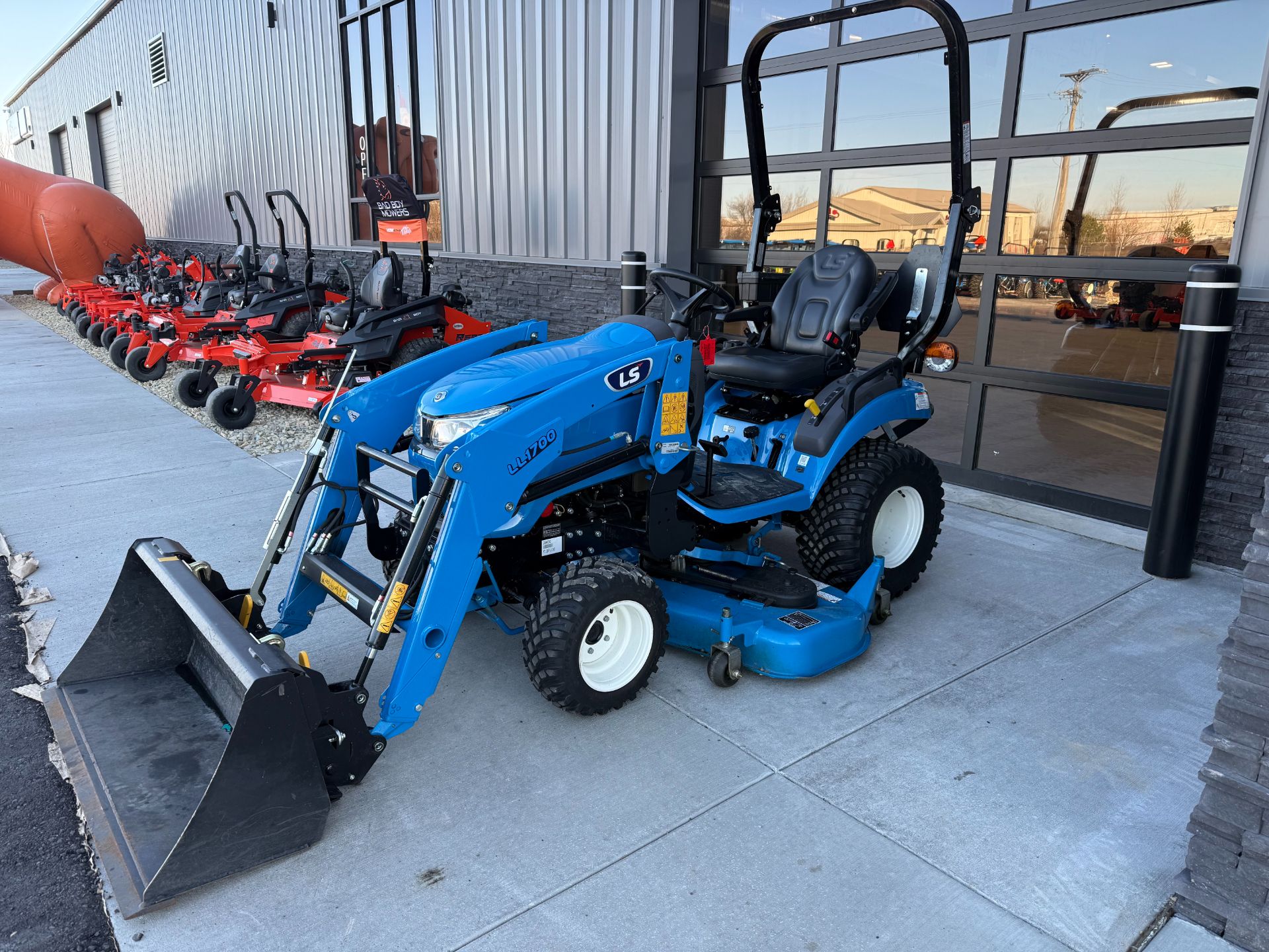 Used 2024 LS Tractor MT125 W/LL1700 Loader 48" Bucket Tractors in ...