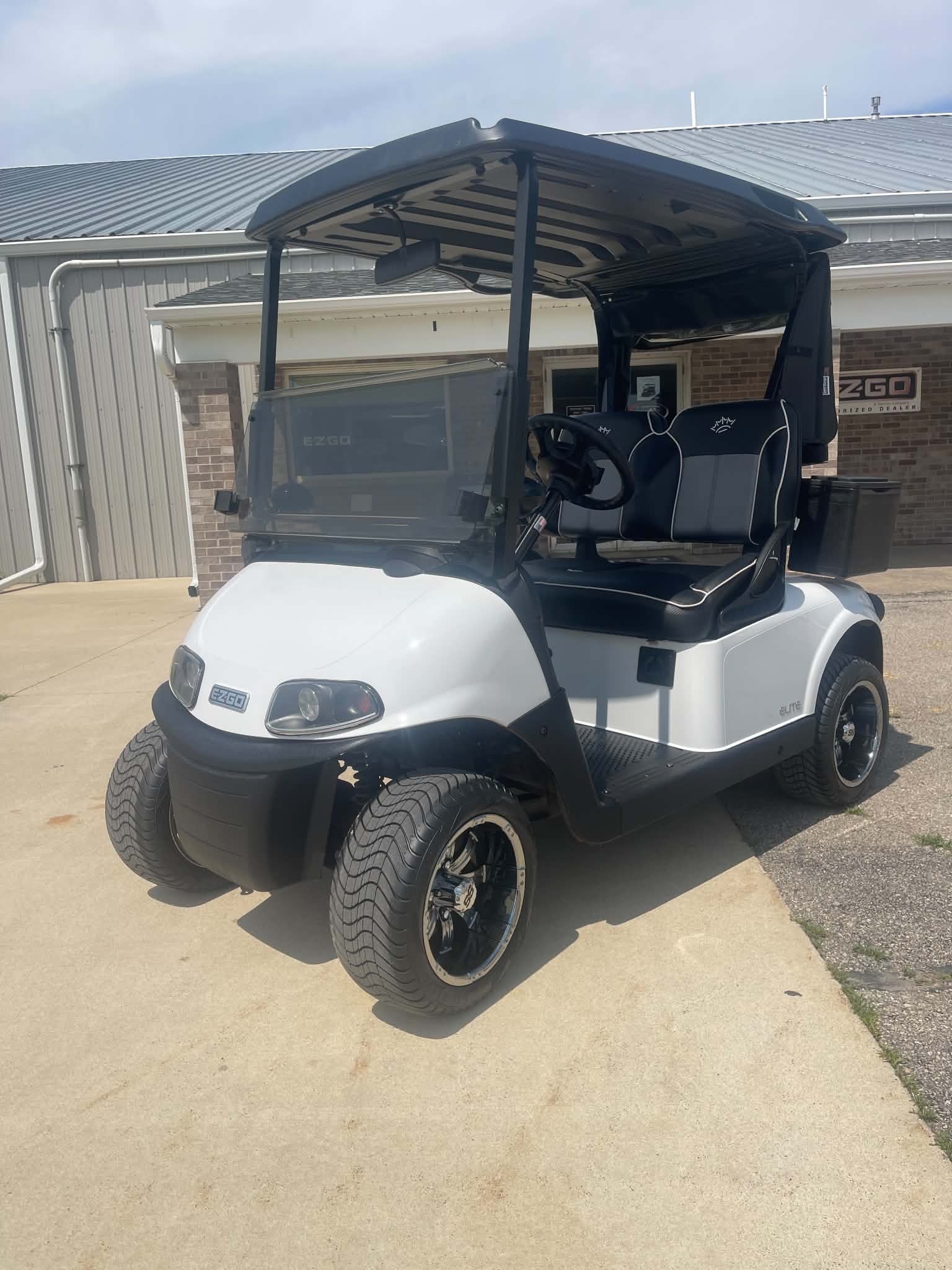 2023 E-Z-GO Freedom RXV | CartFinder