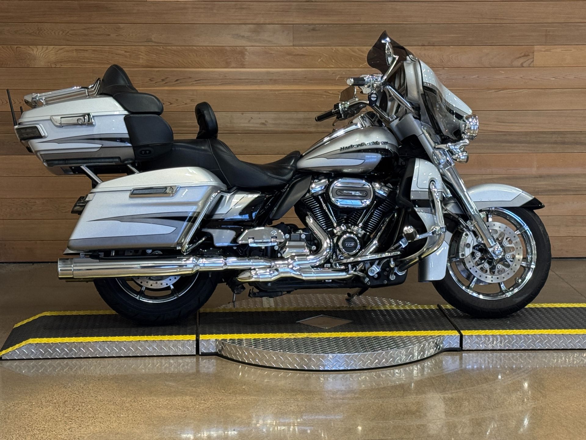 Used 2017 Harley-Davidson CVO™ Limited, Salem OR | Specs, Price, Photos ...