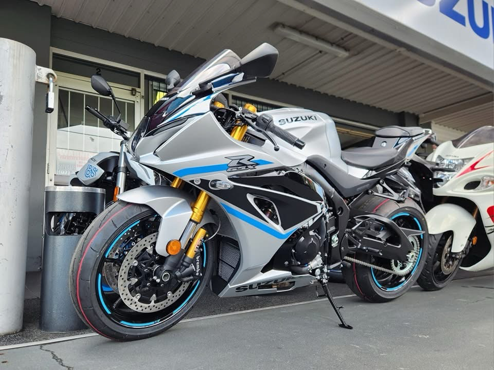 New 2025 Suzuki GSX-R1000R Metallic Matte Sword Silver | Motorcycles in ...