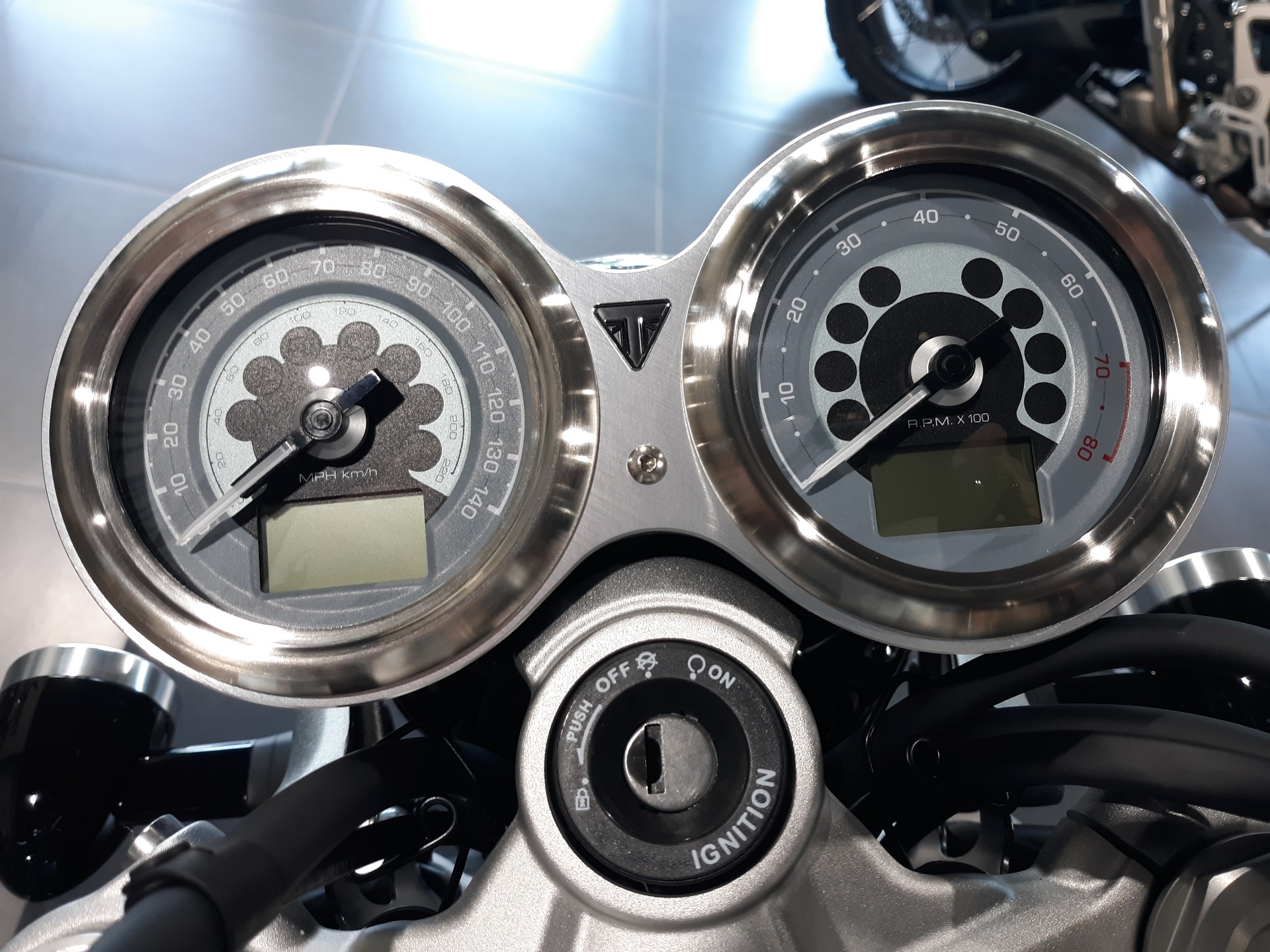 New 2023 Triumph SPEED TWIN BREITLING POLYCHROMATIC BLUE/JET BLACK ...