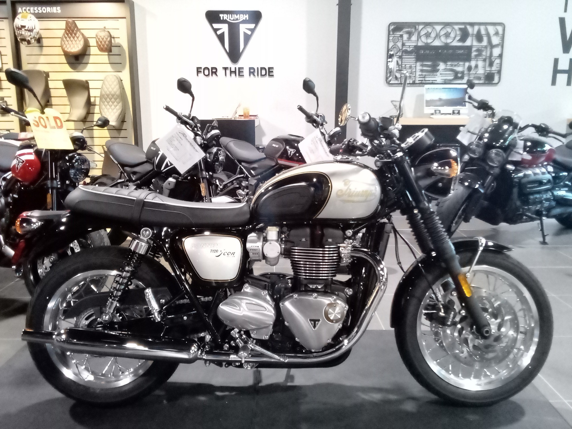 New 2025 Triumph Bonneville T120 Icon Edition Sapphire Black/Aluminium ...