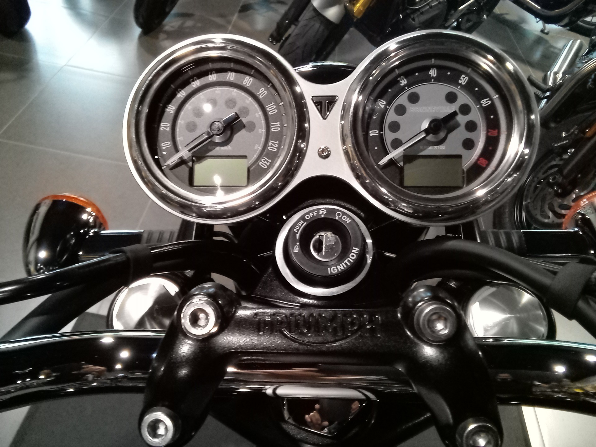 New 2025 Triumph Bonneville T120 Icon Edition Sapphire Black/Aluminium ...