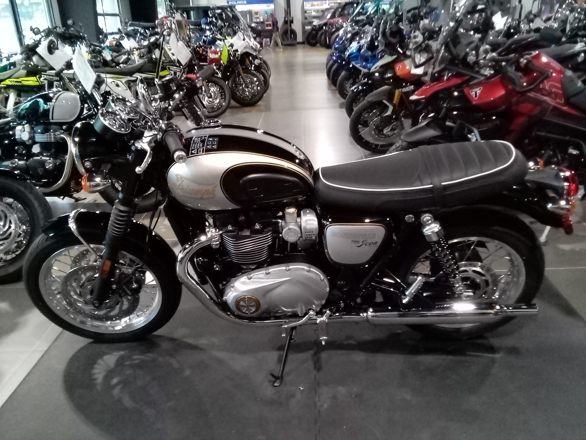New 2025 Triumph Bonneville T120 Icon Edition Sapphire Black/Aluminium ...