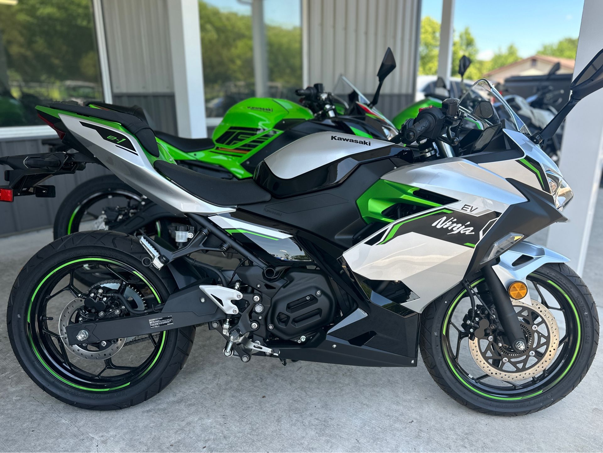 New 2024 Kawasaki Ninja e-1 ABS | Motorcycles in Festus MO | K-1285 Metallic Bright Silver ...