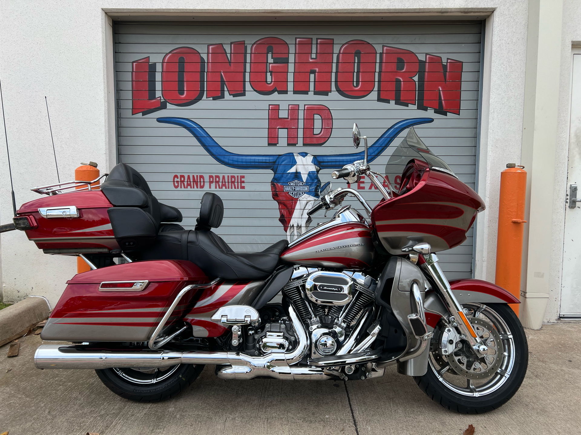 Used 2016 Harley Davidson CVO Road Glide Ultra Ruby Red Palladium Silver Motorcycles in Grand Prairie TX 955473