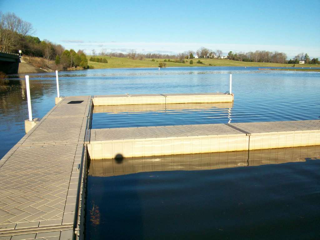 New 1900 ShoreMaster 4 X 10 Poly Dock Boat Lifts in Mineral, VA | Stock ...