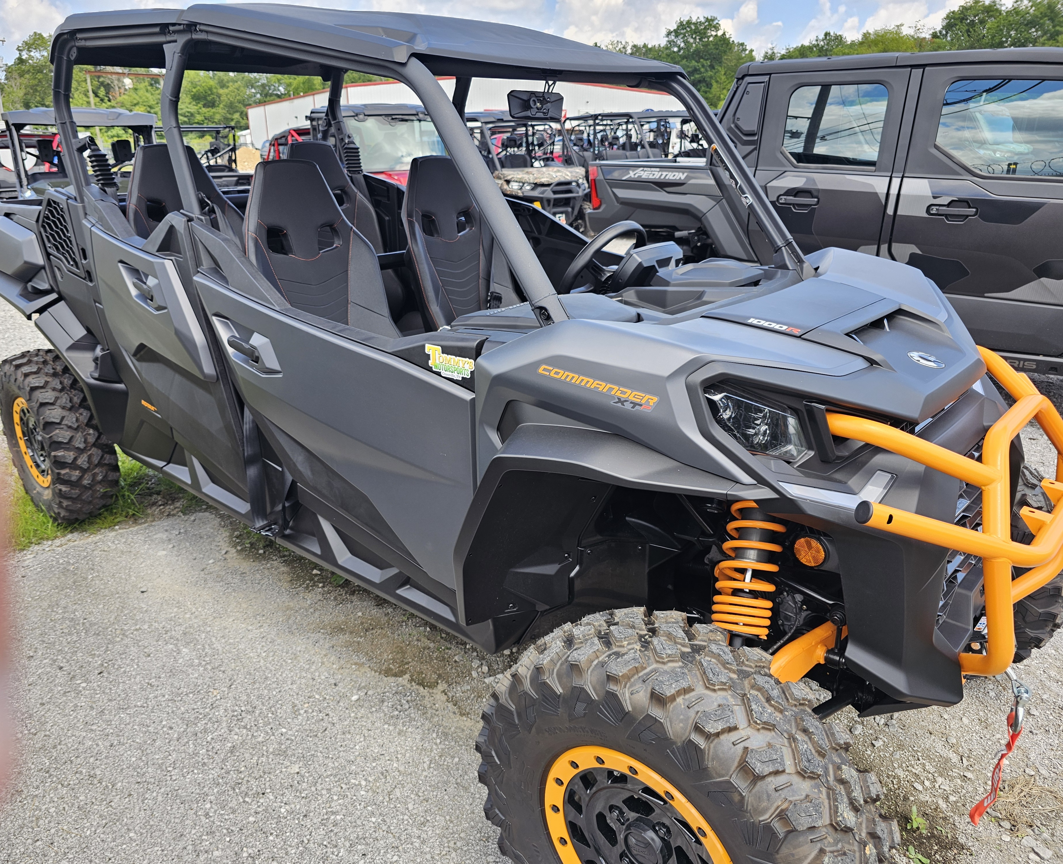 New 2025 Can-Am Commander MAX XT-P Mineral Gray / Orange Crush ...