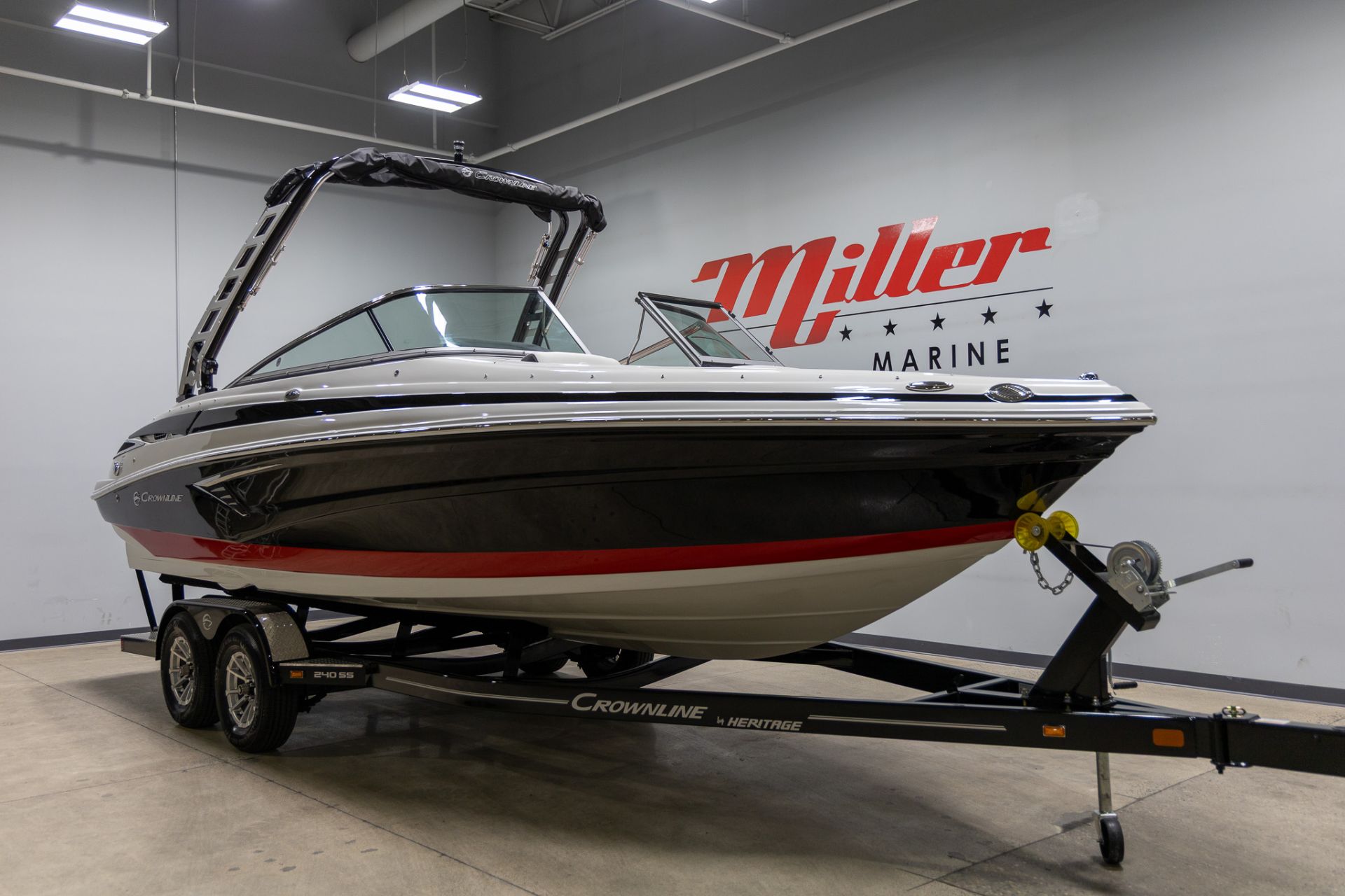 2025 Crownline 240 SS, Saint Cloud MN | New Power Boats Inboard for ...