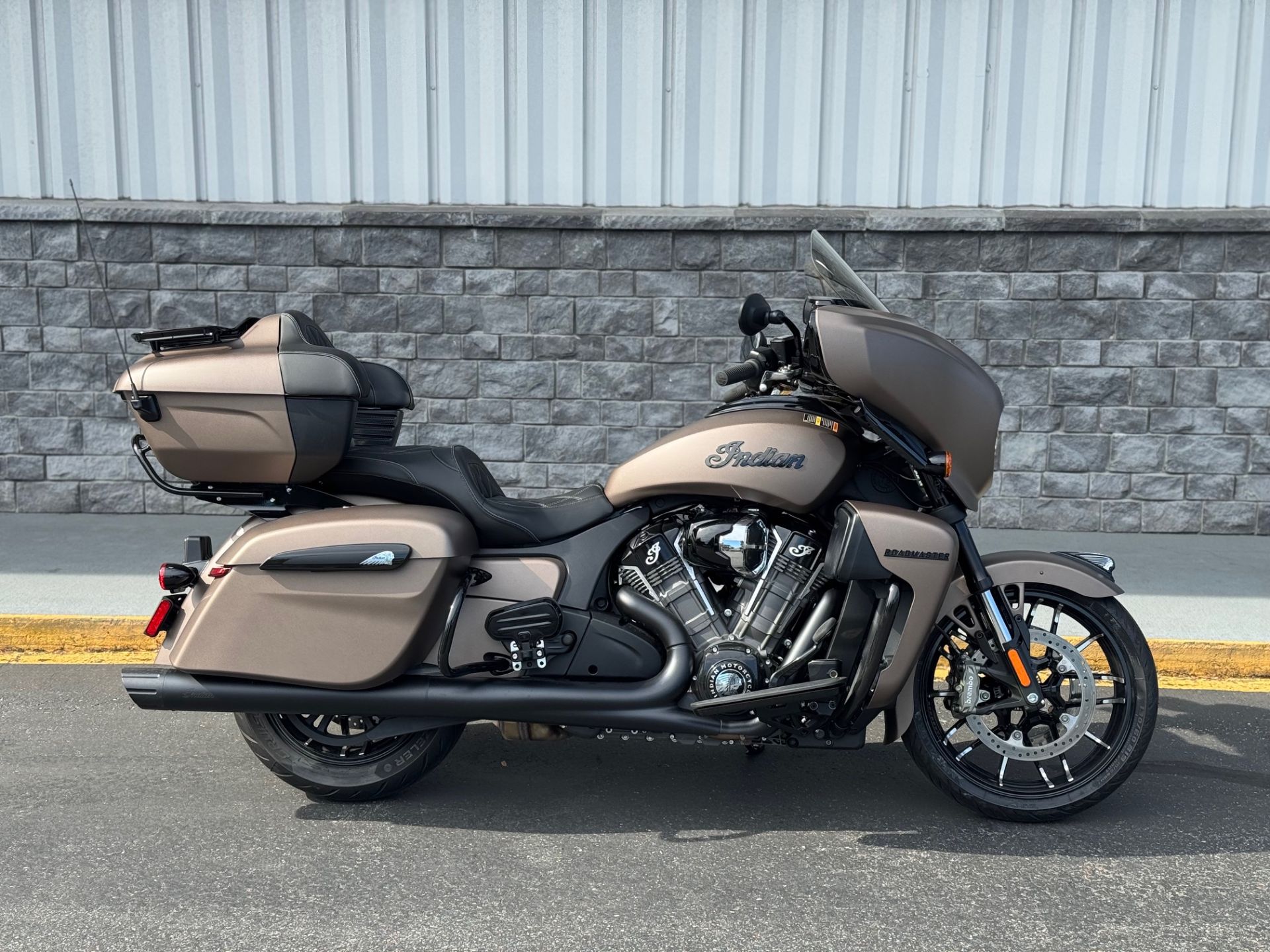 New 2025 Indian Motorcycle Roadmaster® PowerPlus Dark Horse® with 112 ...