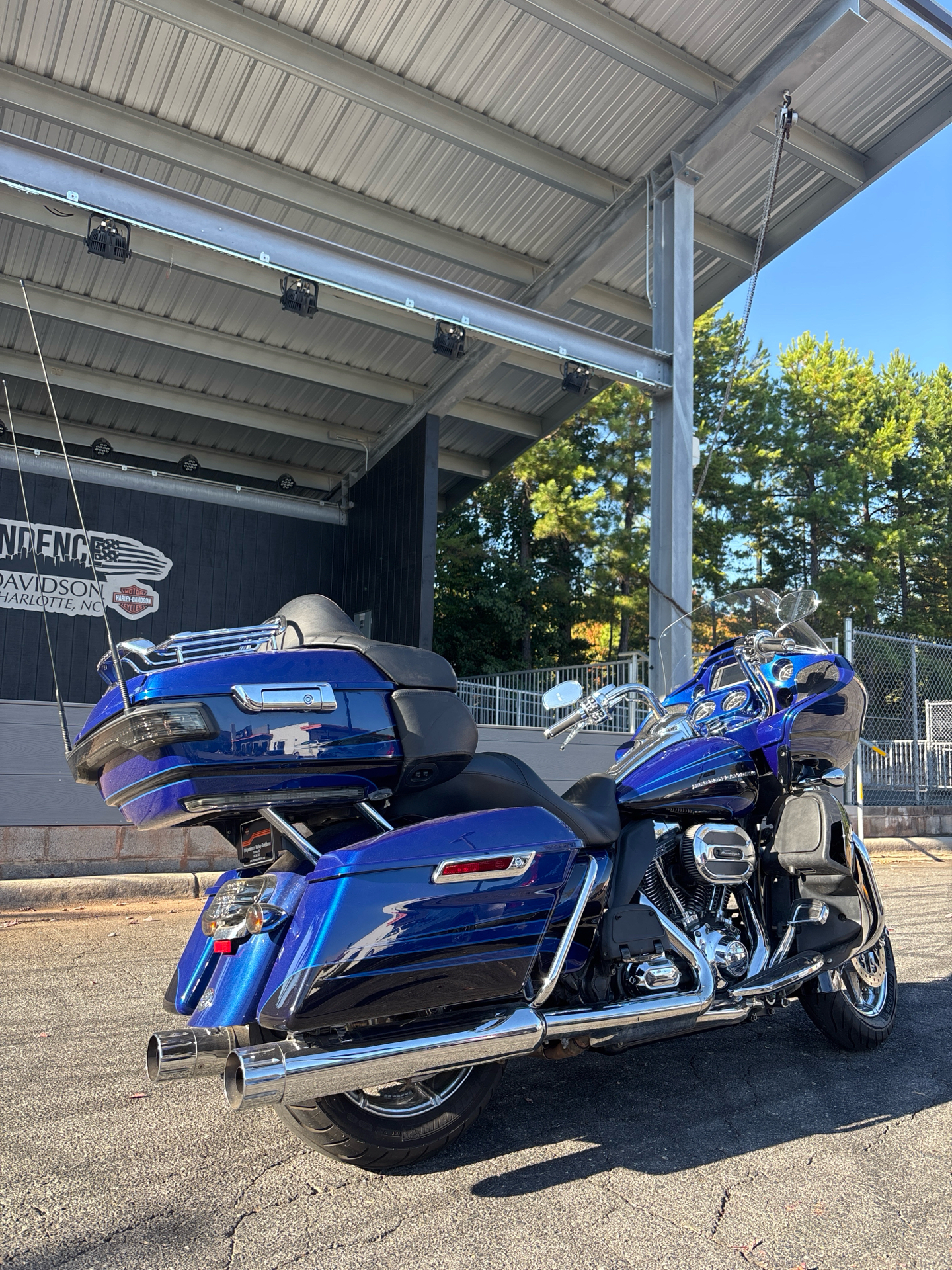 Used 2015 Harley-Davidson CVO™ Road Glide® Ultra Motorcycle - Specs ...