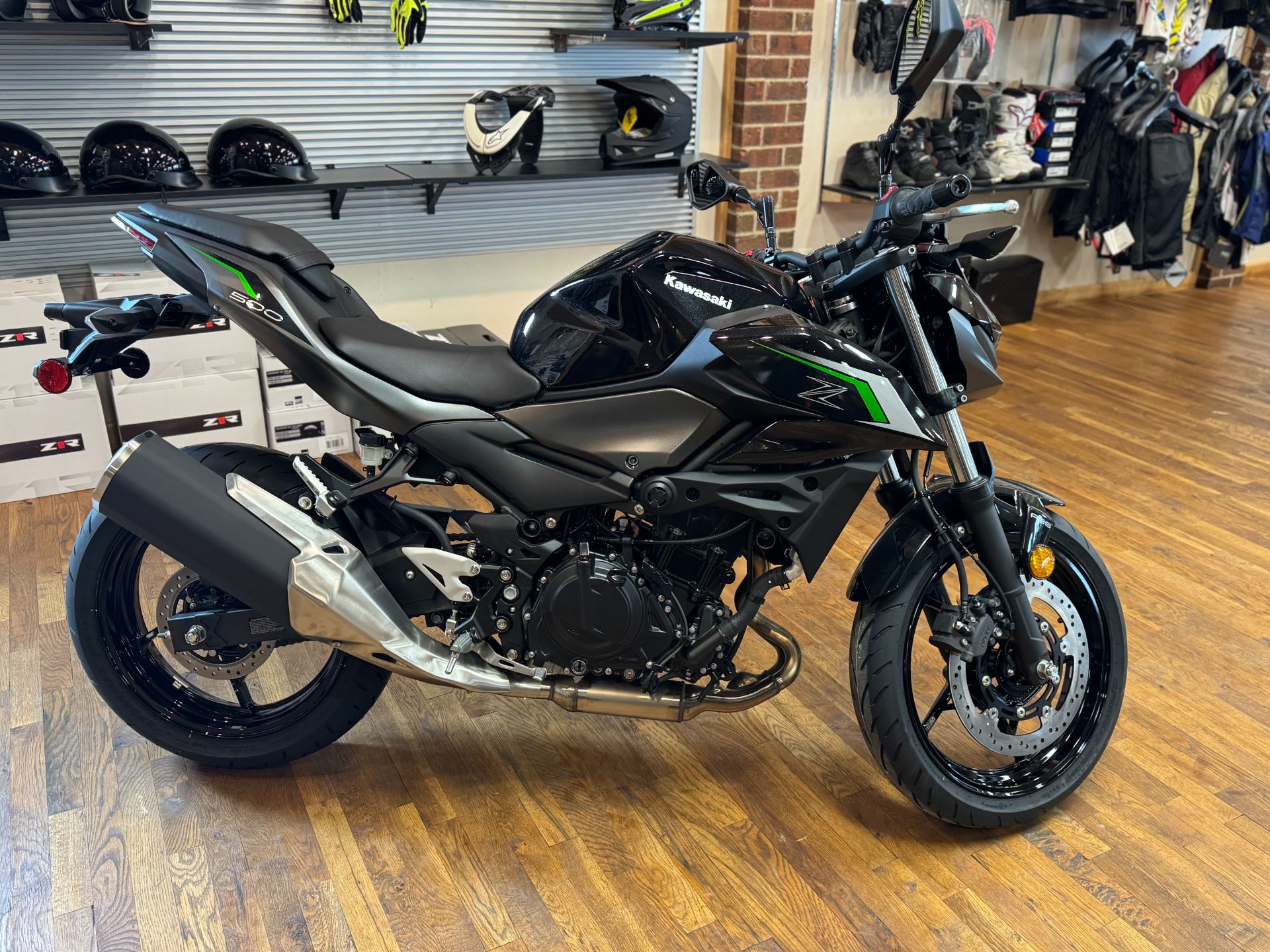 New 2025 Kawasaki Z500 ABS, Sully IA | Specs, Price, Photos | Metallic ...