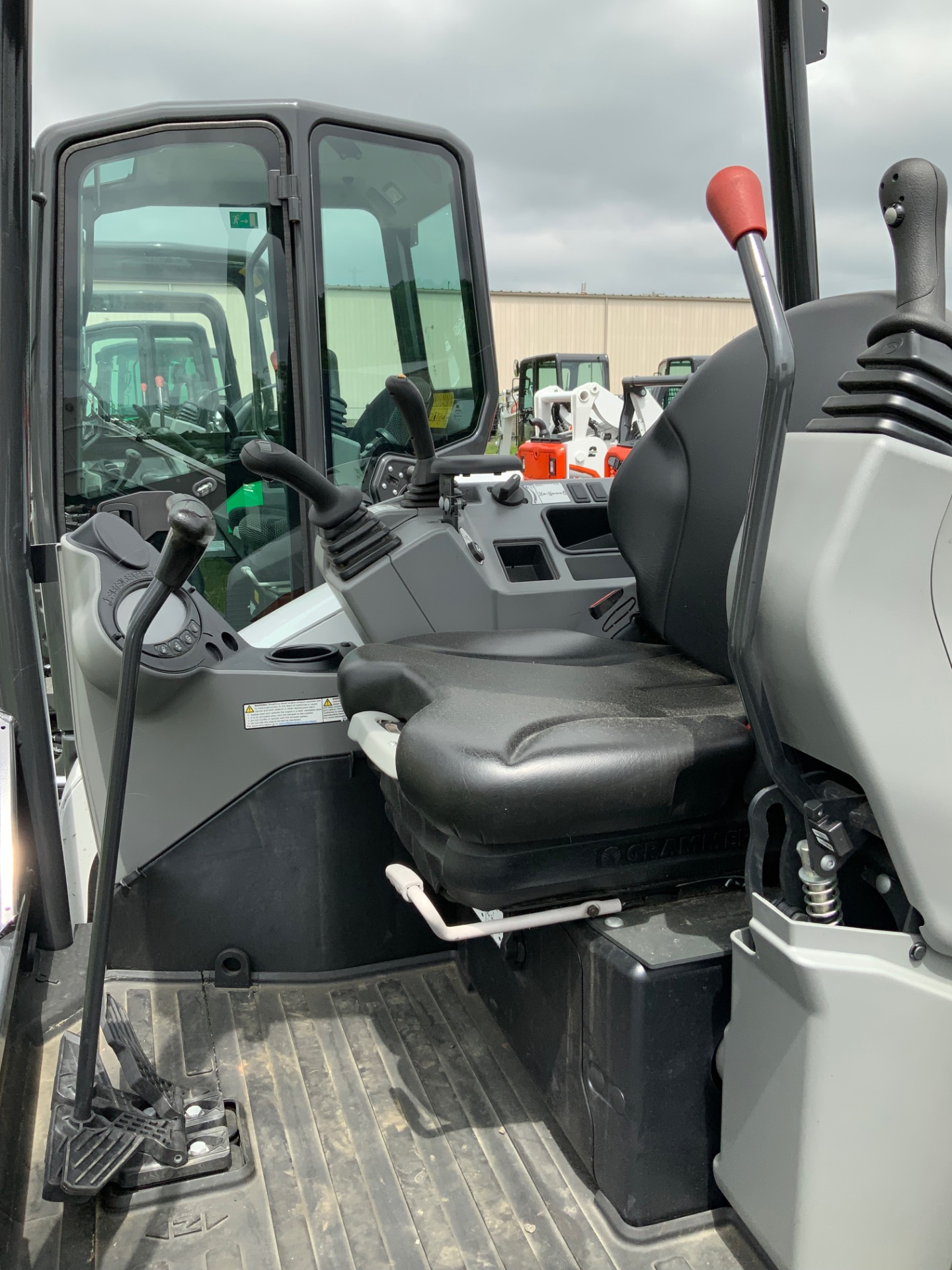 New 2024 Bobcat E32, Mineral Wells WV | Specs, Price, Photos | White 3840-R
