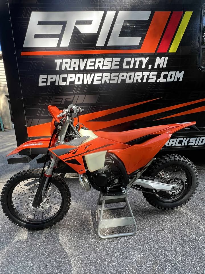New 2025 KTM 250 XC-W, Traverse City MI | Specs, Price, Photos | ORANGE N/A