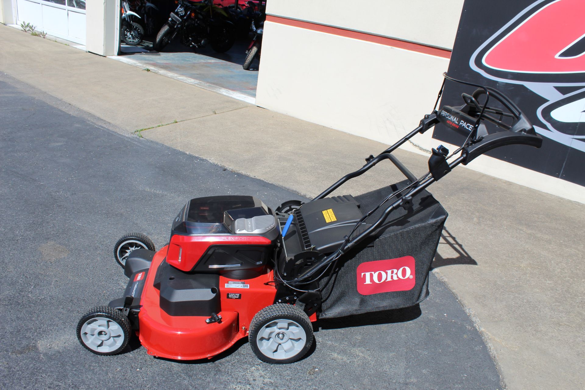 New Toro eTimeMaster 30 in. 60V MAX Self-Propel Personal Pace Auto ...