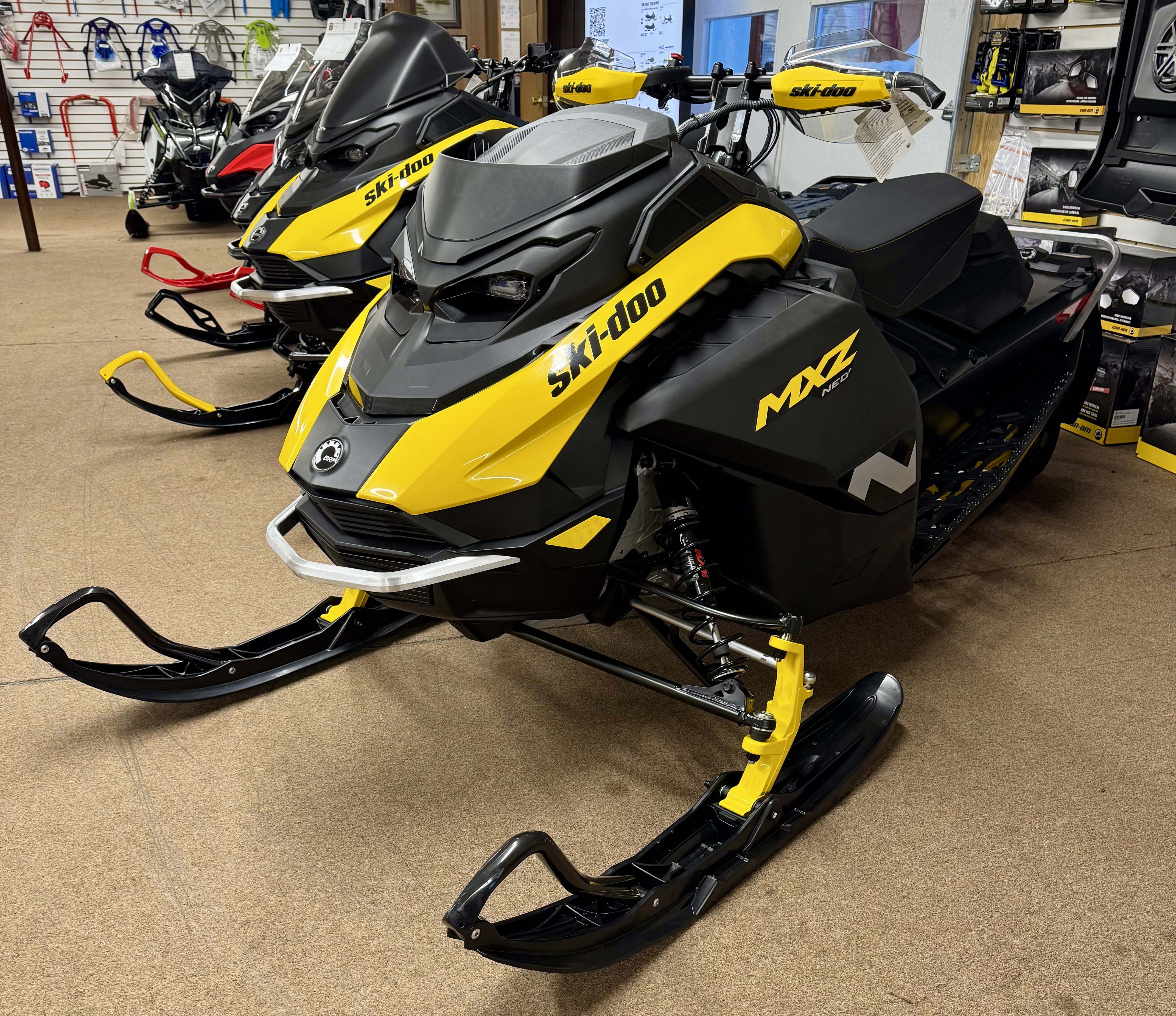 2026 Ski-Doo MXZ NEO+ 600 EFI ES RipSaw 1.25 Snowmobiles Mars ...