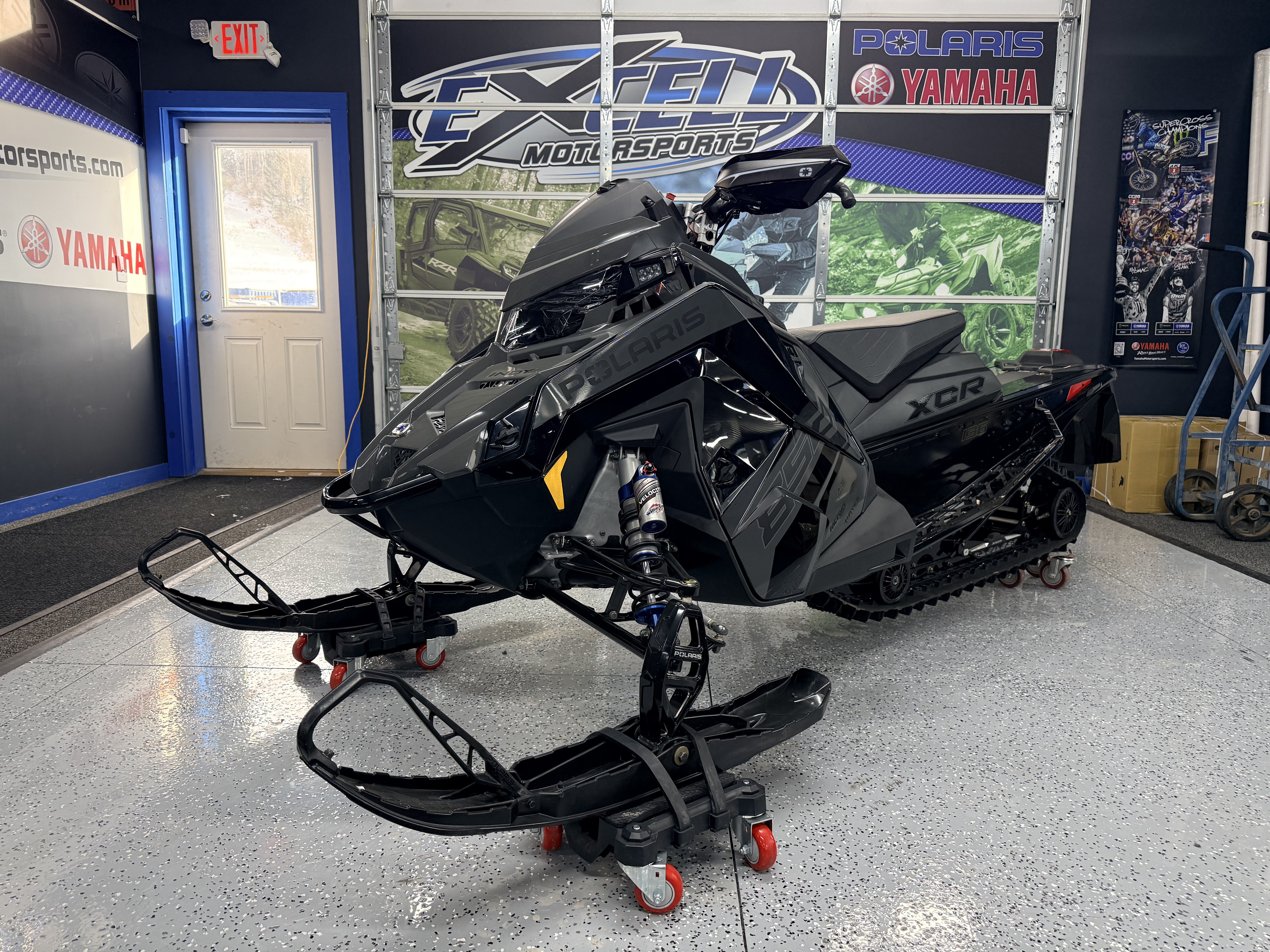 New 2025 Polaris 850 INDY XCR 136 SC ES Shadow Gray / Gloss Black ...