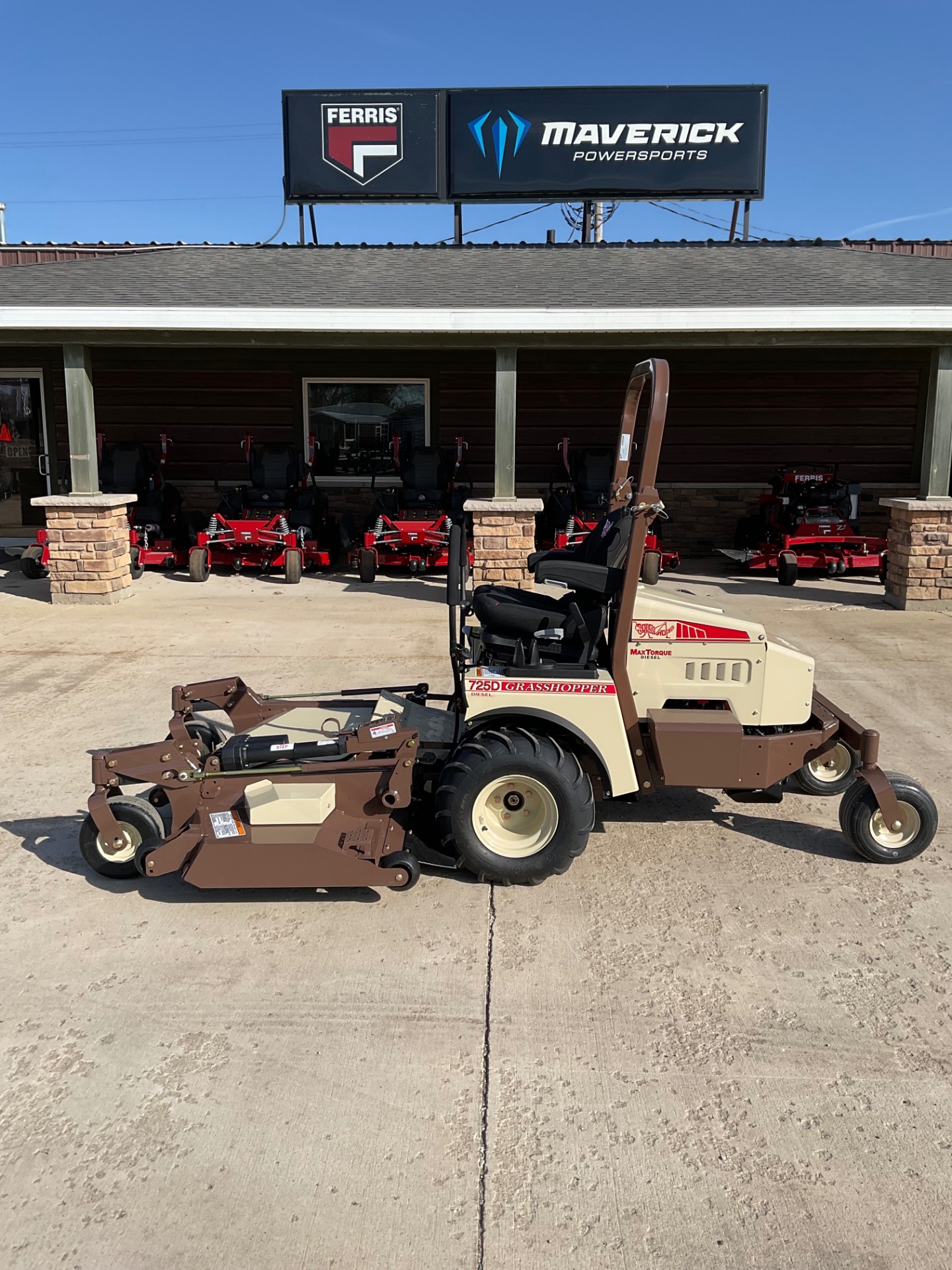 New 2025 Grasshopper 725DT Kubota Diesel 898 cc Lawn Mowers - Riding in Independence, IA | Stock ...