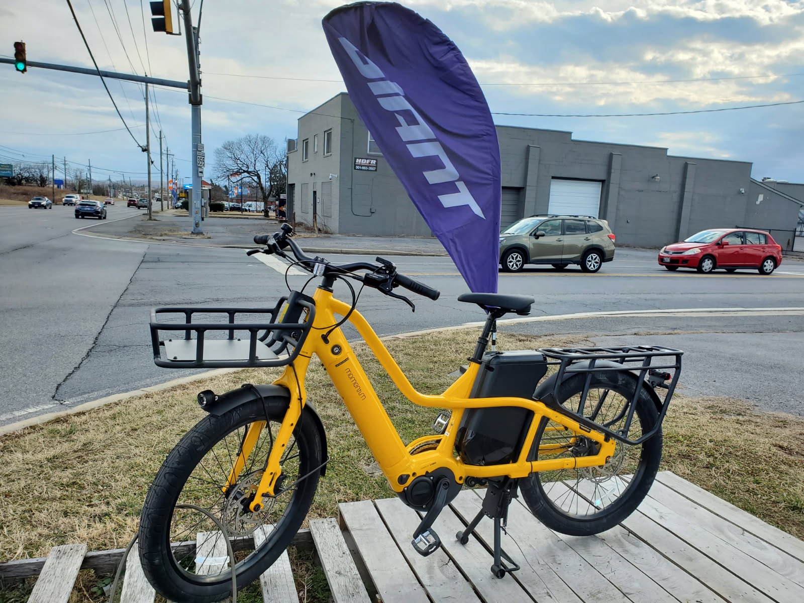 New 2024 Giant PakYak E+ 28mph Yellow | Electric Bicycles in Frederick ...