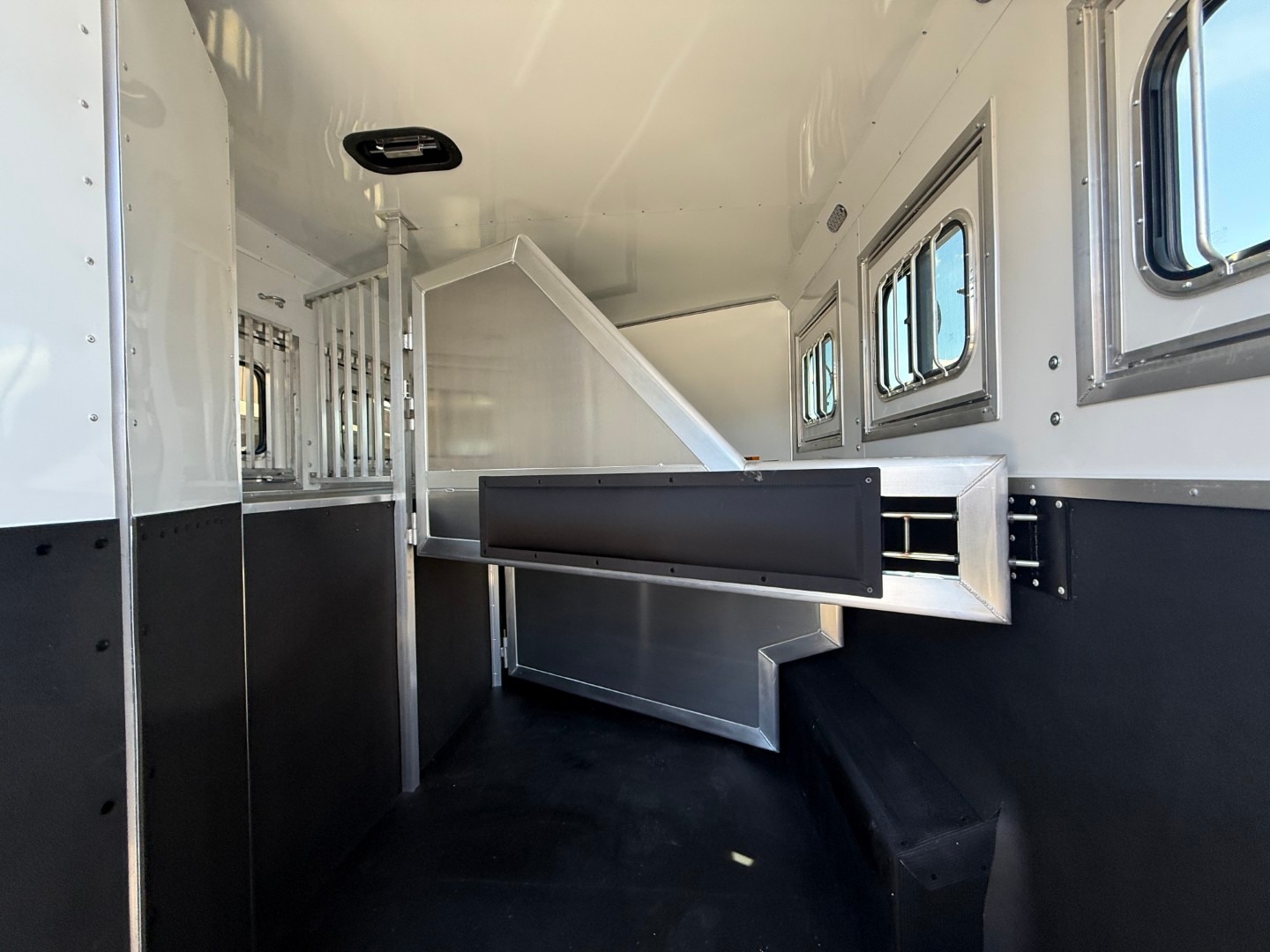 New 2027 Lakota Trailers Legacy 8309 Three Horse LQ Trailer, Cuba MO ...