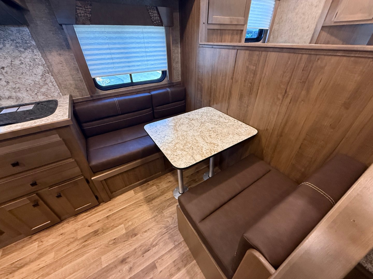 New 2027 Lakota Trailers Legacy 8309 Three Horse LQ Trailer, Cuba MO ...