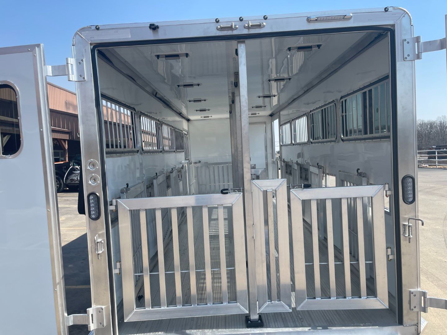 New 2025 Frontier Gooseneck 10-Pen Trailer for Pigs / Hogs, Sheep, and ...