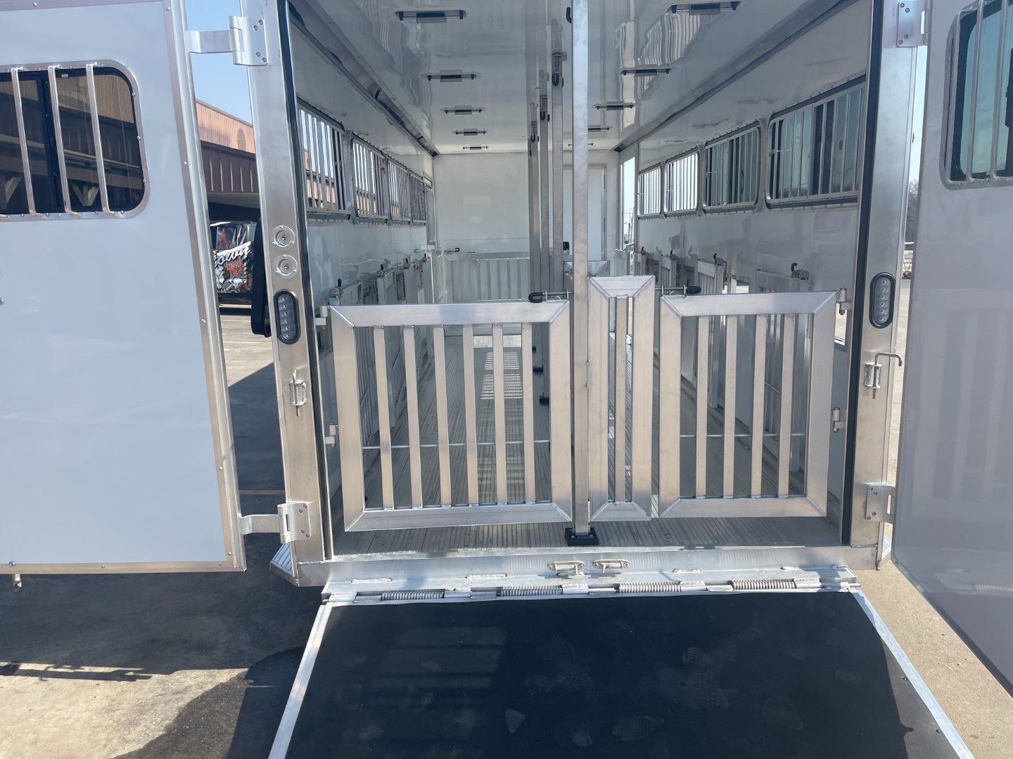 New 2025 Frontier Gooseneck 10-Pen Trailer for Pigs / Hogs, Sheep, and ...